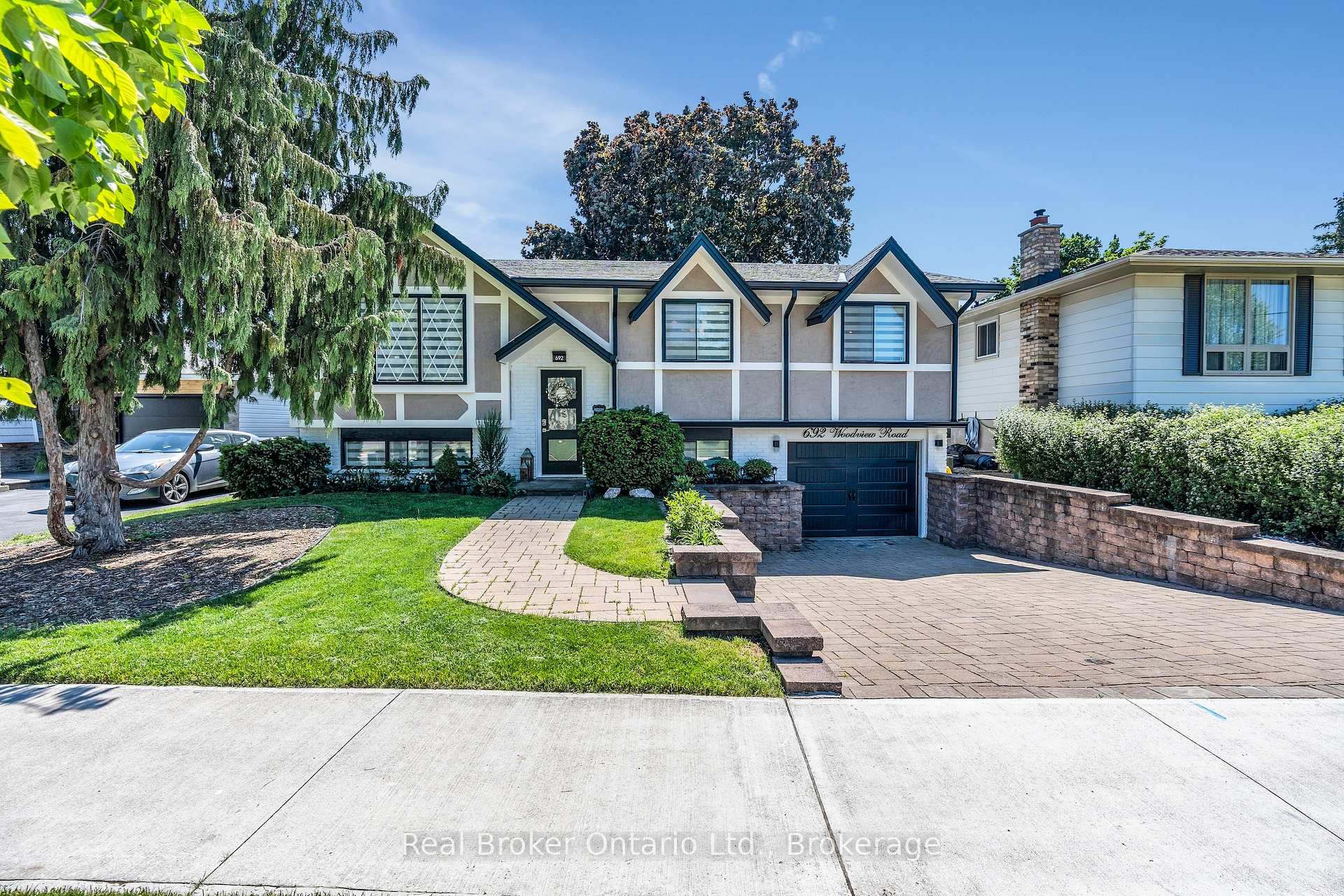 692 Woodview Road, Burlington, ON L7N 3A5