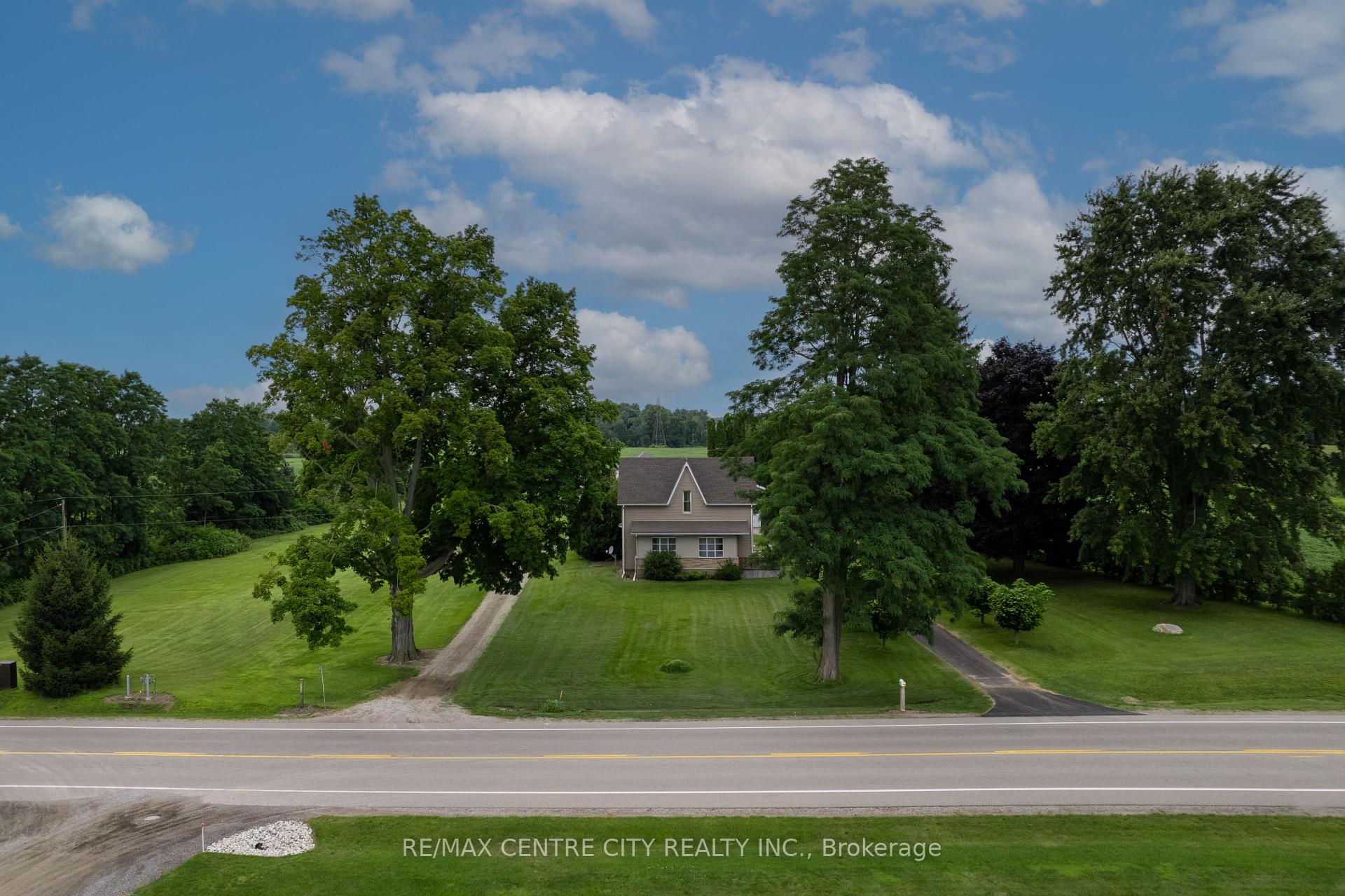 6924 Calvert Drive, Strathroy-Caradoc, ON N7G 3H5