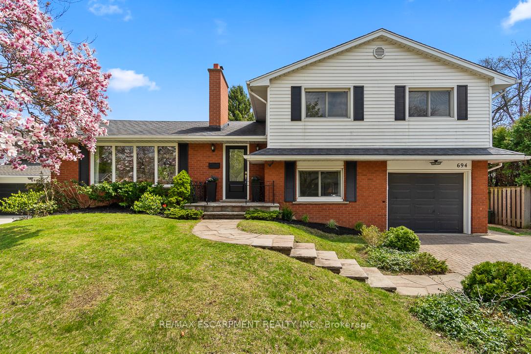 694 Holt Drive, Burlington, ON L7T 3N5