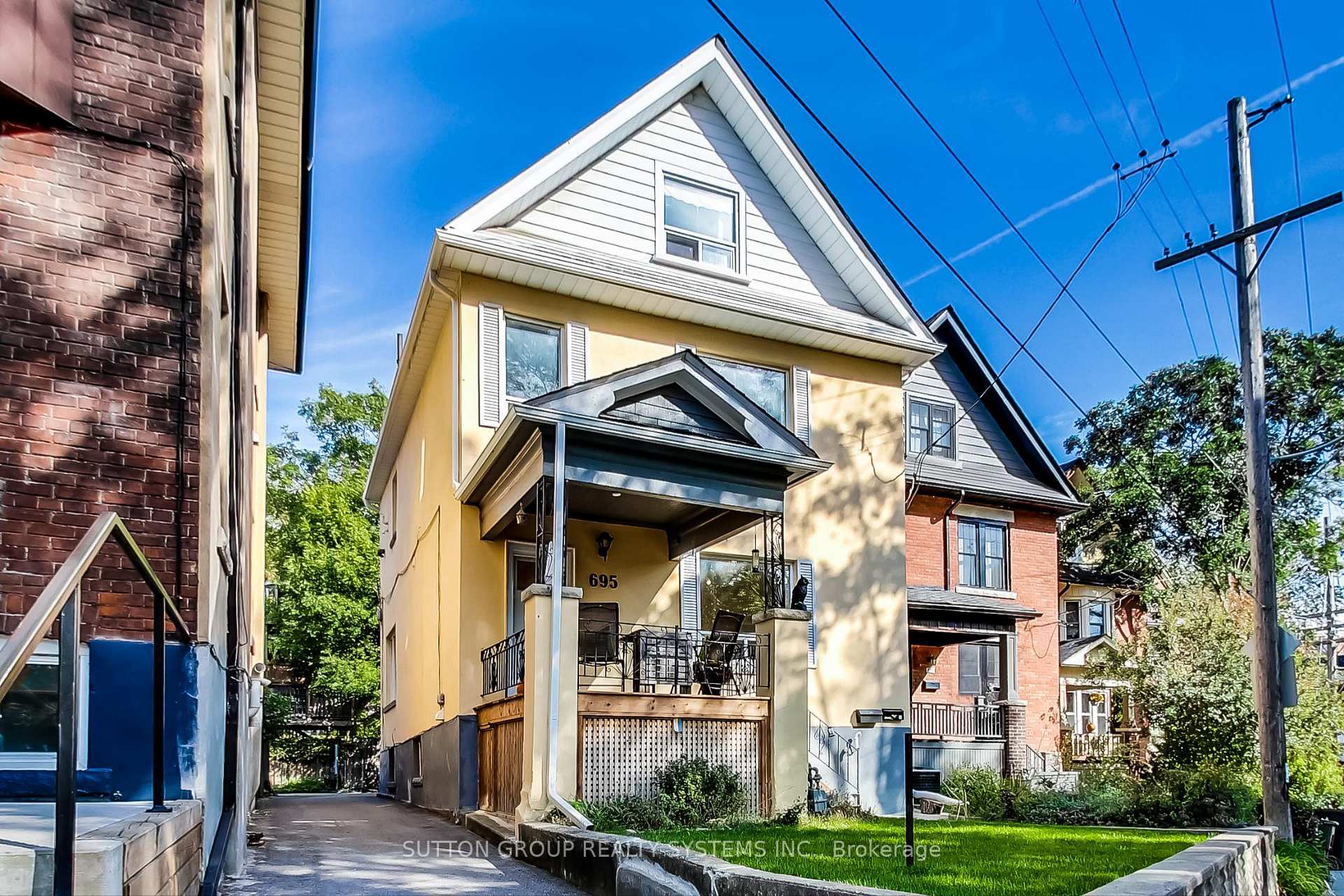 695 Indian Road, Toronto, ON M6P 2E1