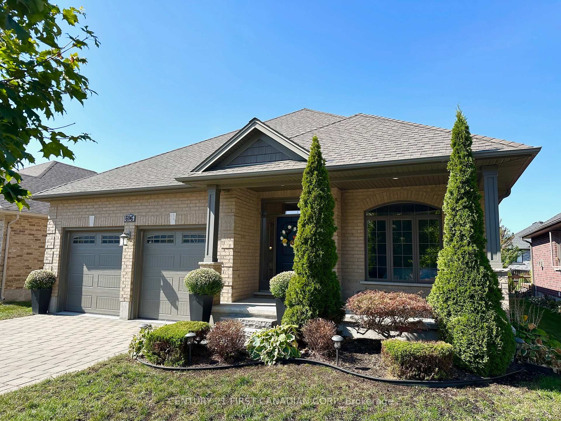 696 Bennett Crescent, Strathroy-Caradoc, ON N0L 1W0