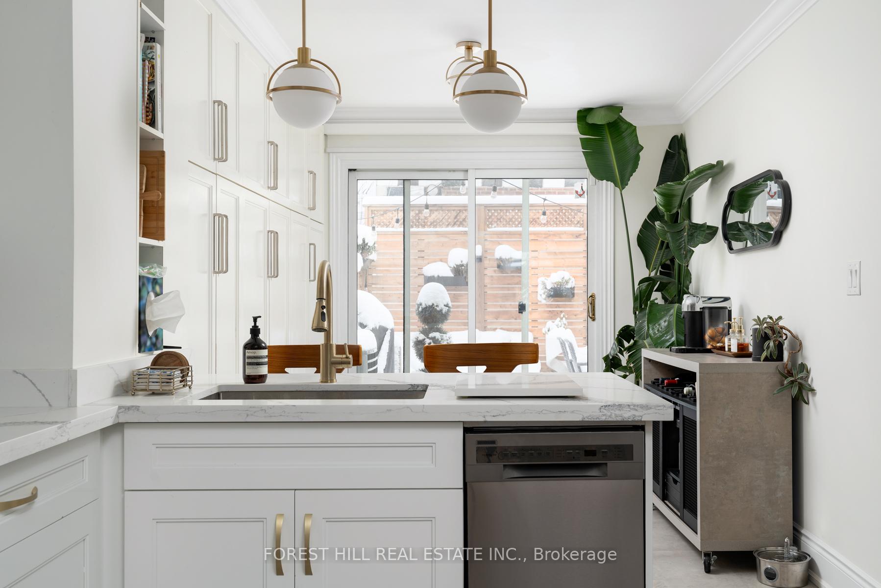698 Adelaide Street, Toronto, ON M6J 1B1