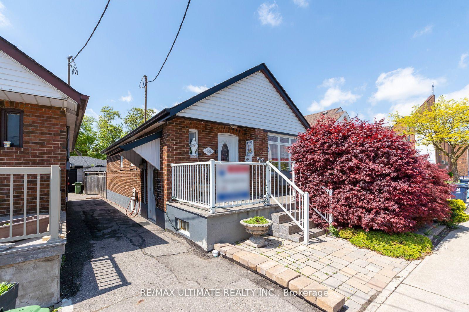 698 Old Weston Road W, Toronto, ON M6N 3B8