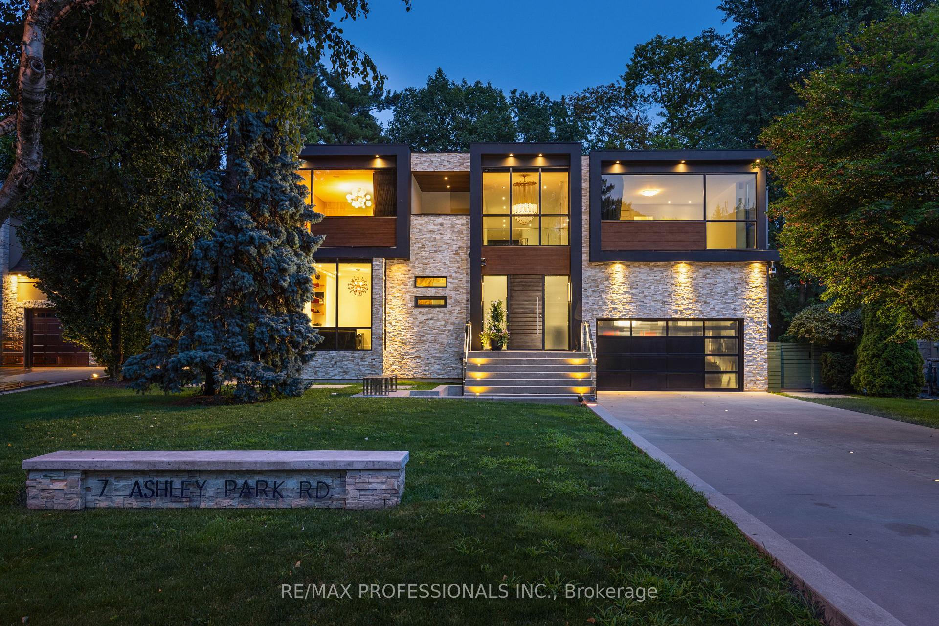 7 Ashley Park Road, Toronto, ON M9A 4C9