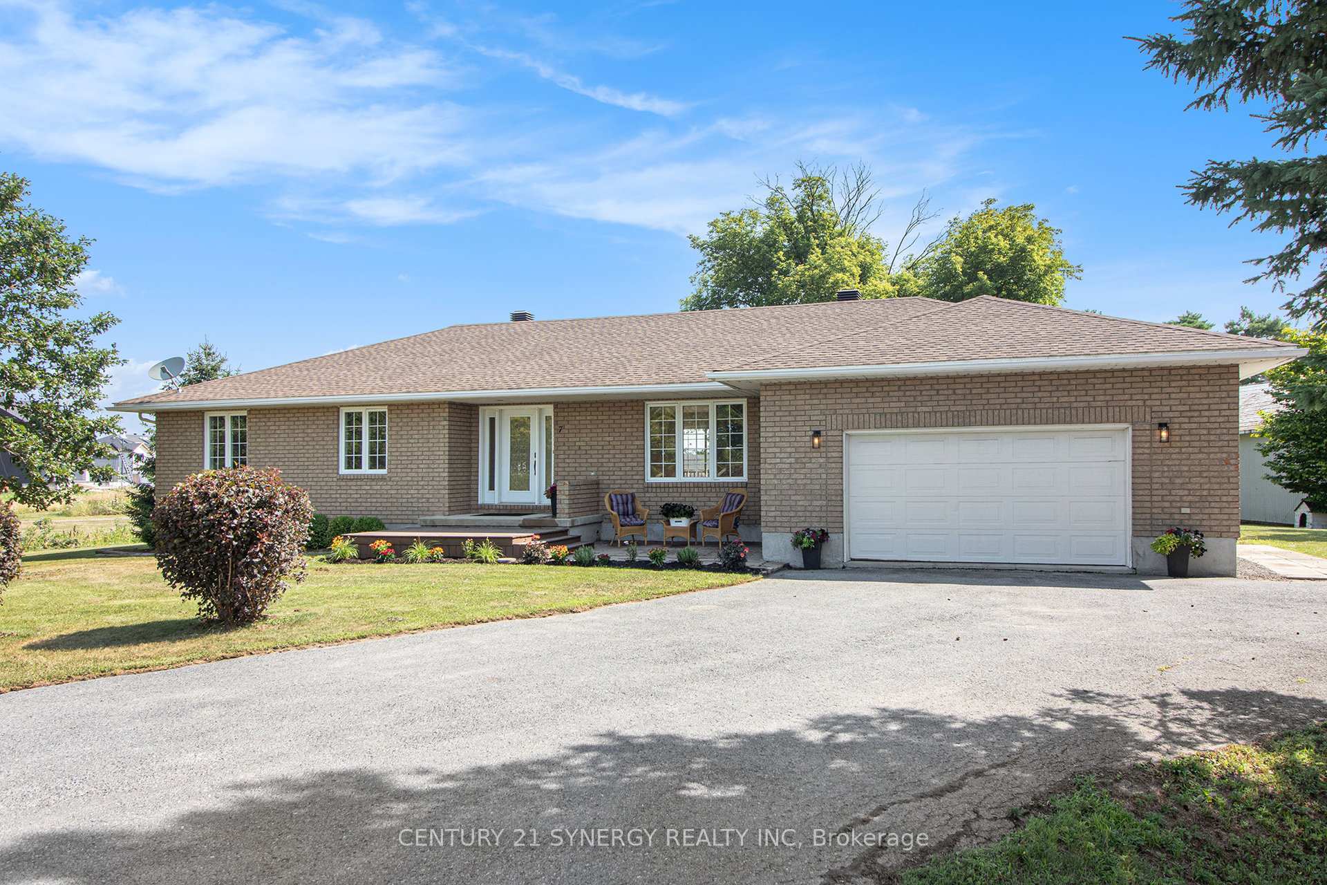 7 Bridge Street, North Stormont, ON K0A 1R0