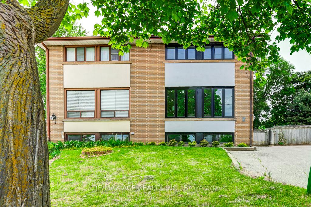 7 Brookmere Road, Toronto, ON M9W 2X5