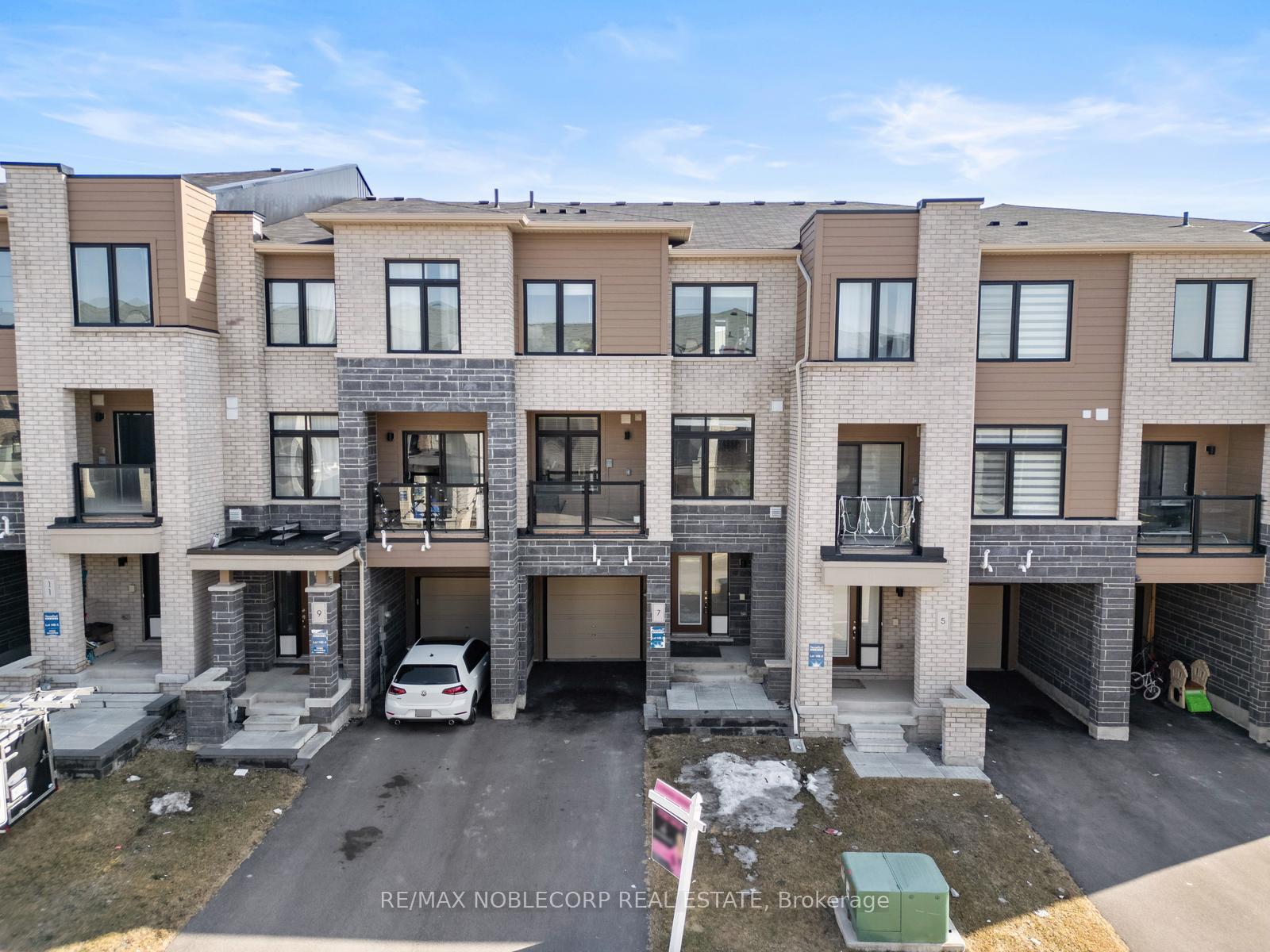 7 Delano Way, Newmarket, ON L3X 0L1