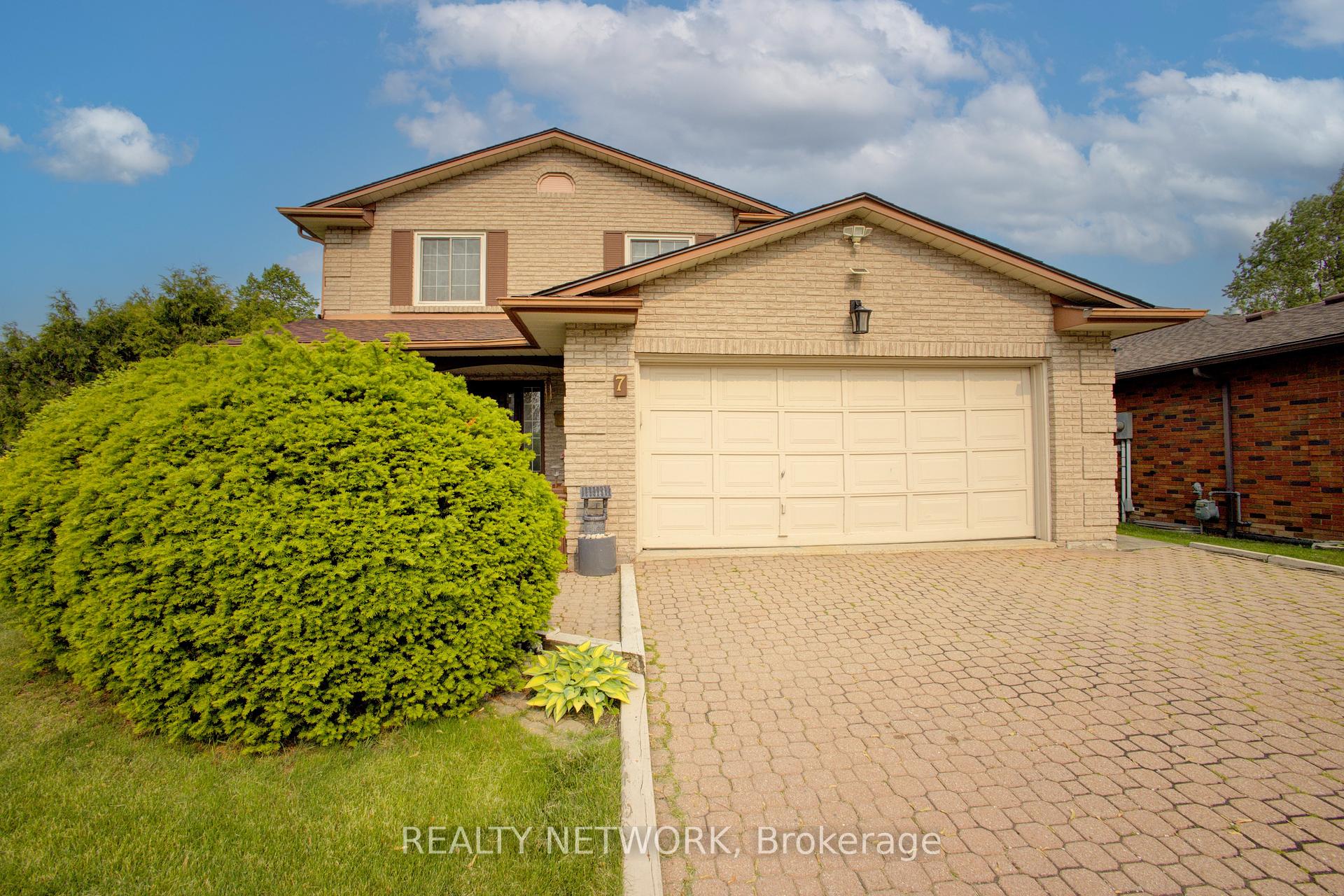 7 Flamingo Drive, Hamilton, ON L9A 4X6