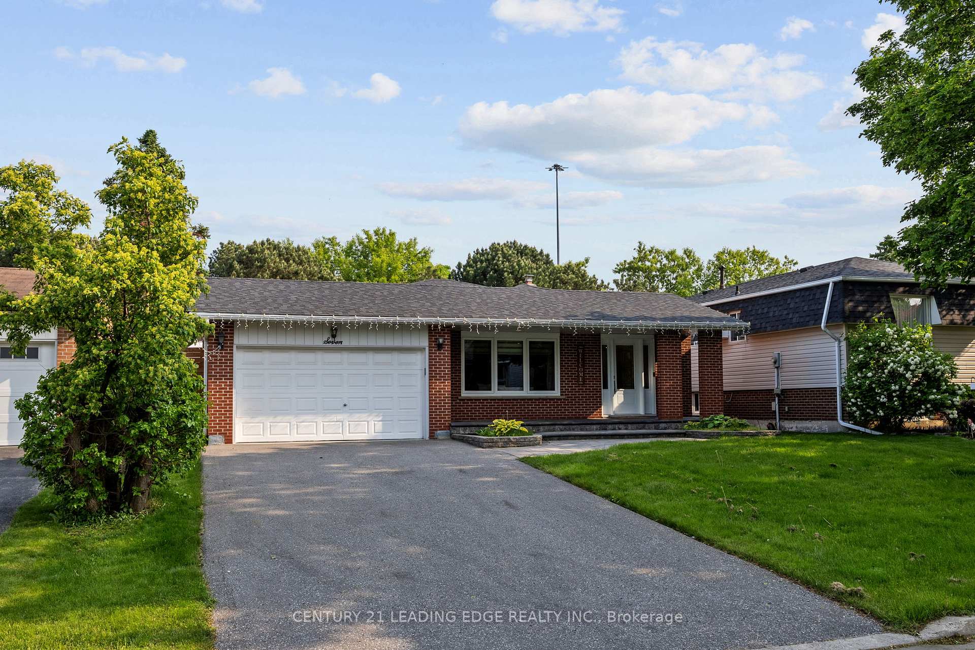 7 Flemington Court, Whitby, ON L1N 5X1