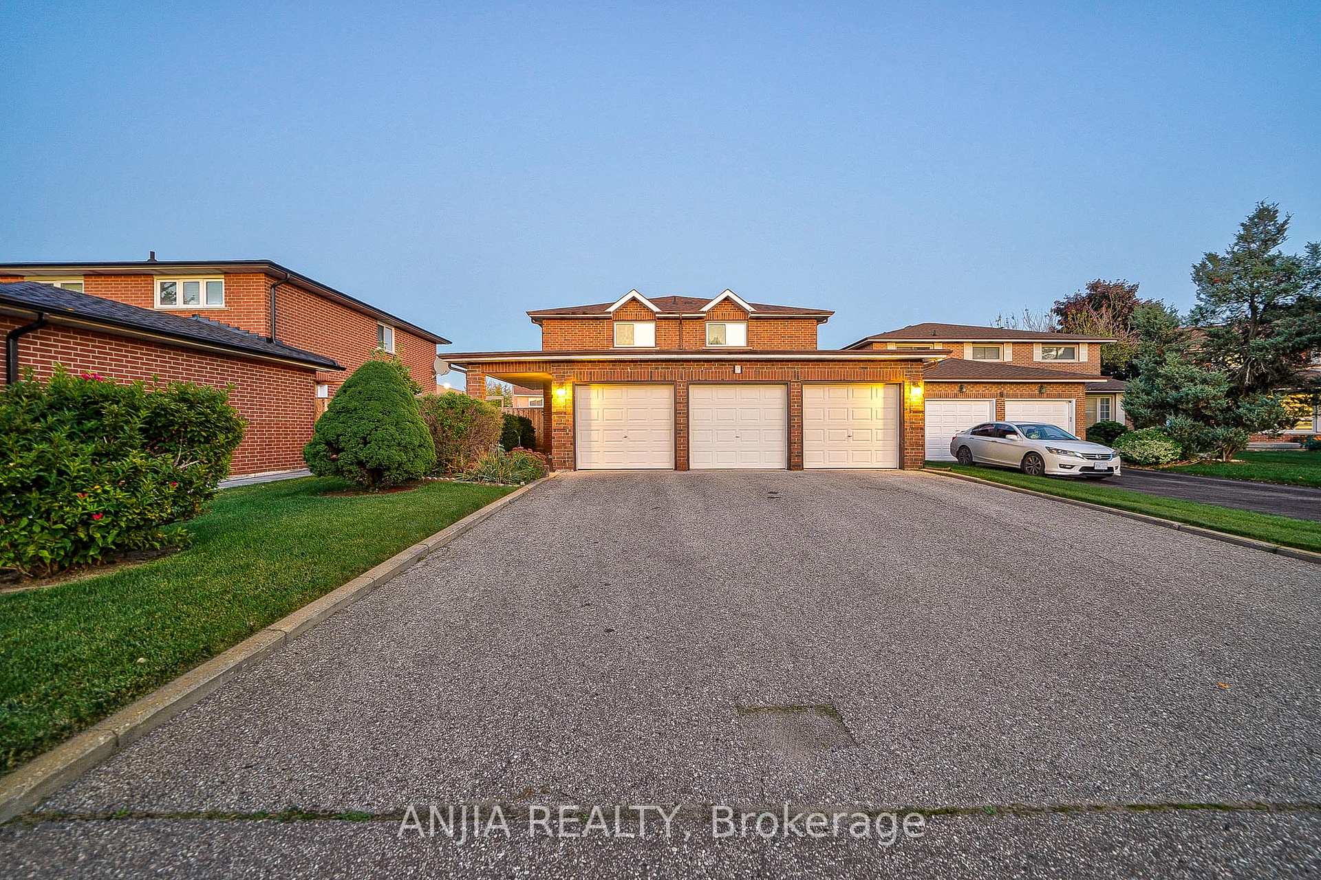 7 Hampstead Court, Markham, ON L3R 3S7