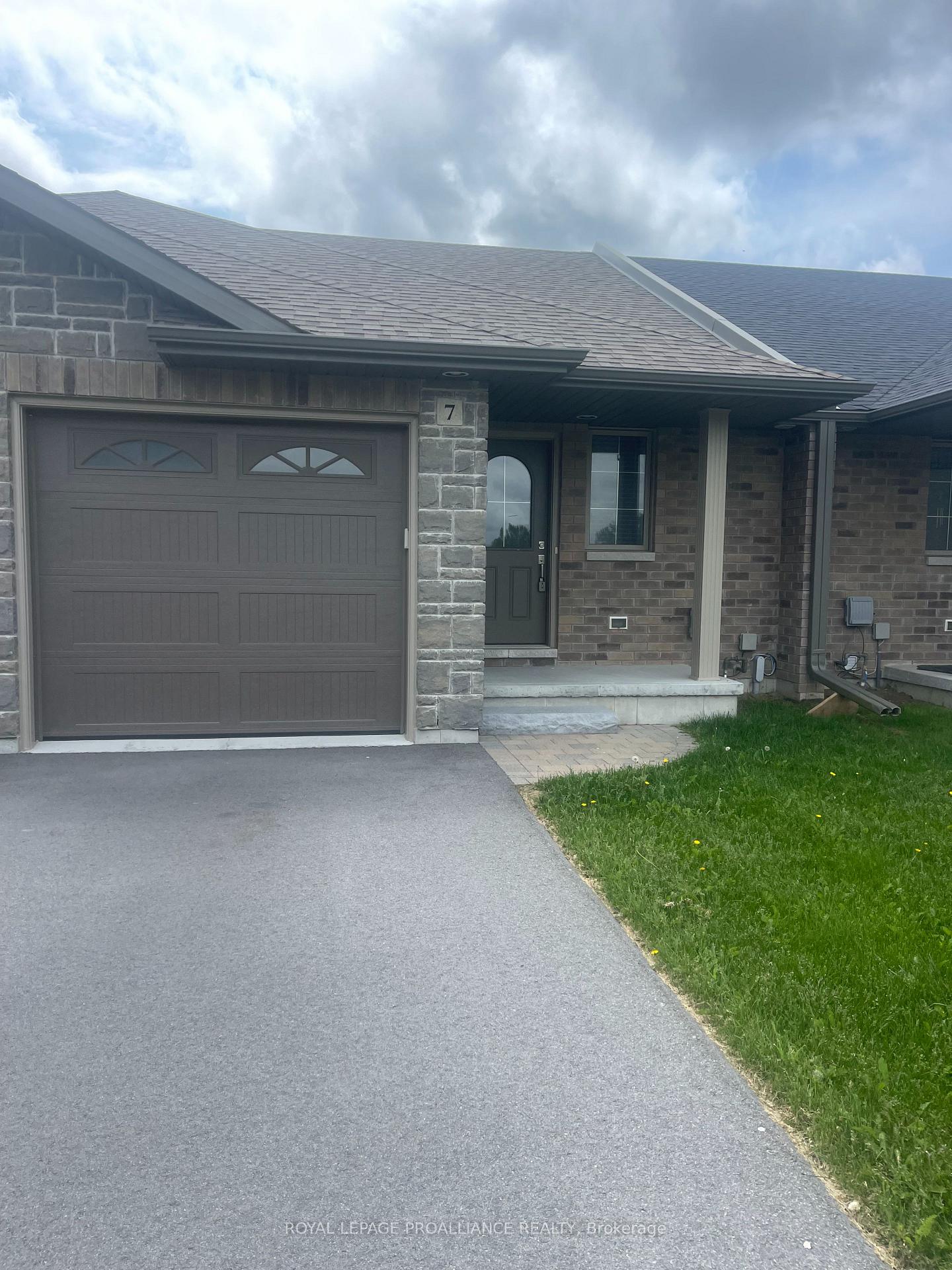 7 Hillside Meadows Drive, Quinte West, ON K8V 0J5