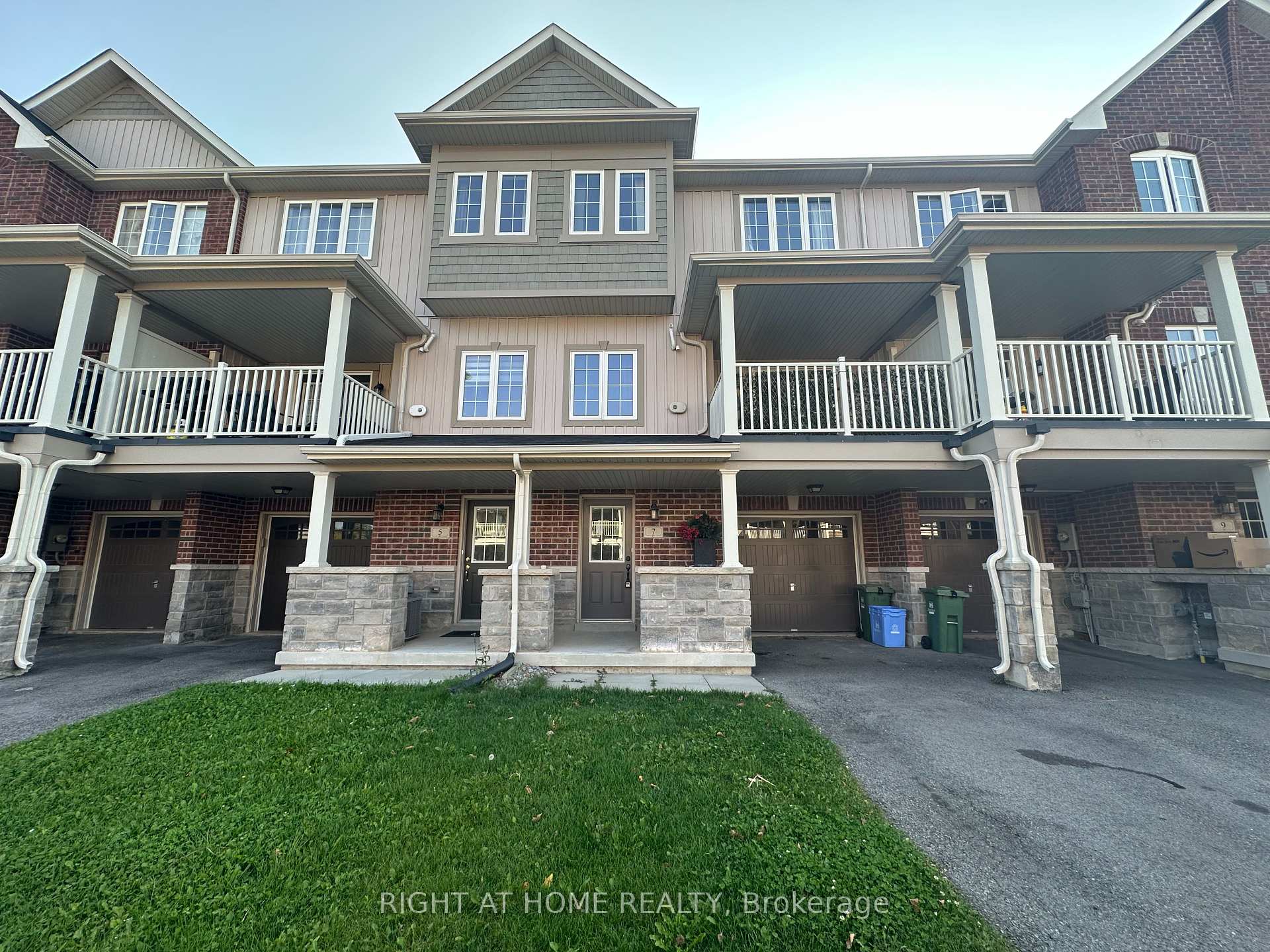 7 Hiscott Drive, Hamilton, ON L8B 0A2