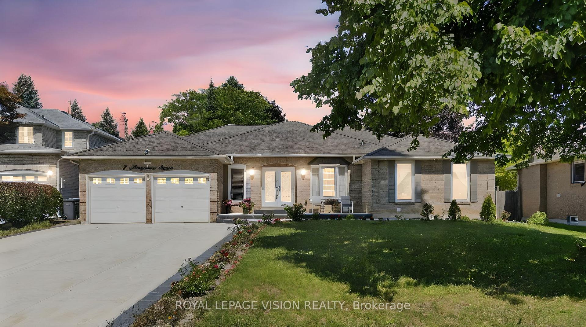7 Montgomery Square, Brampton, ON L6Z 3H3