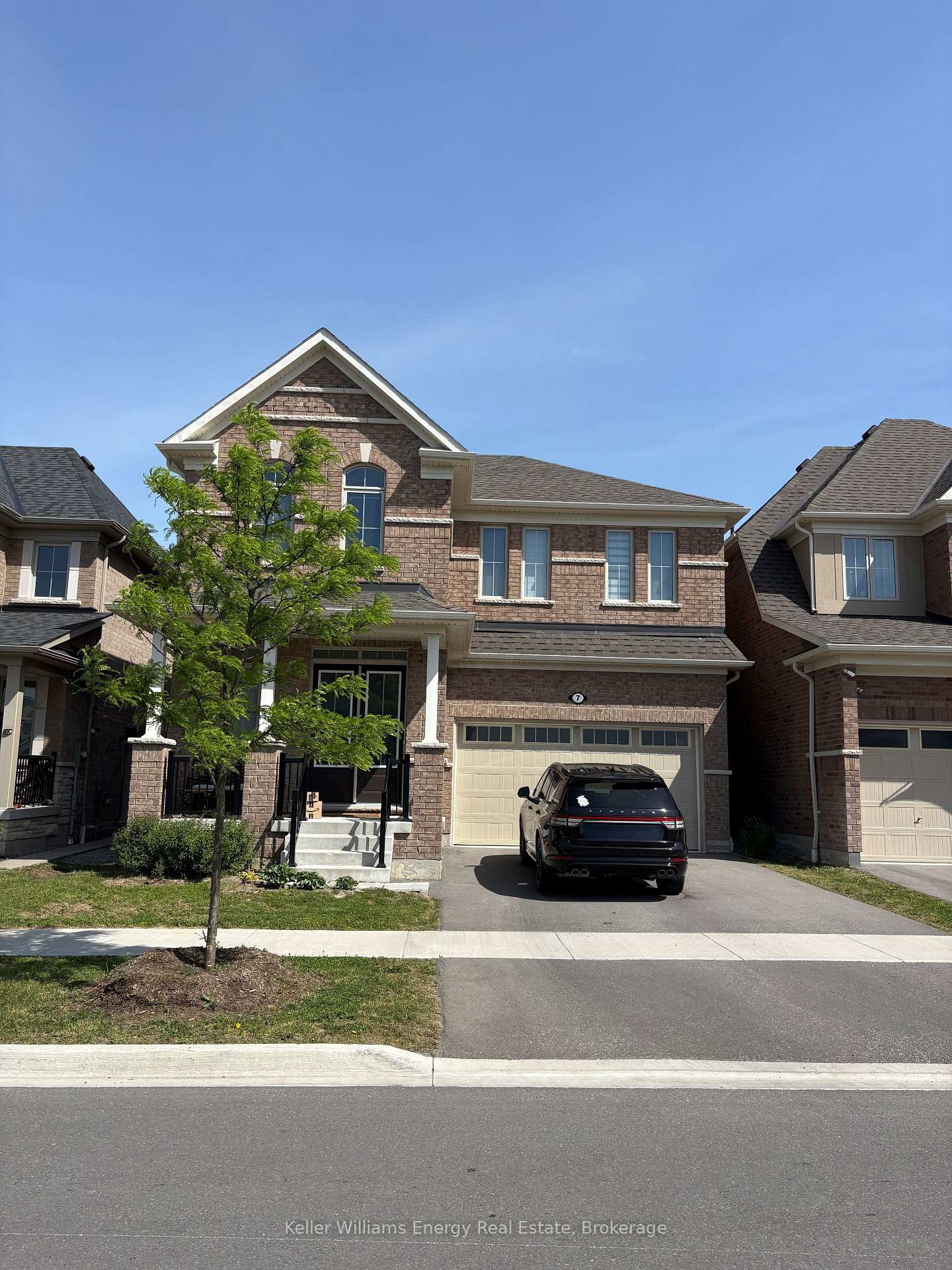 7 OLERUD Drive, Whitby, ON L1P 0J1