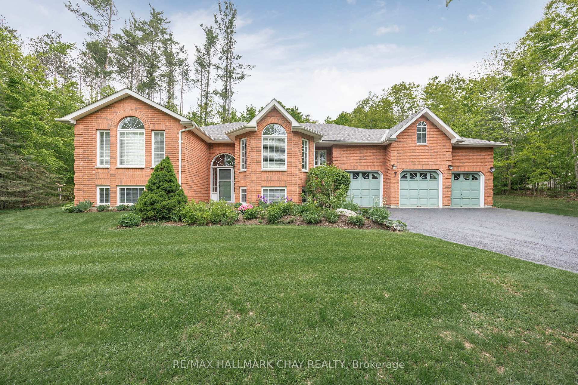 7 Pineview Drive, Oro-Medonte, ON L0L 2L0