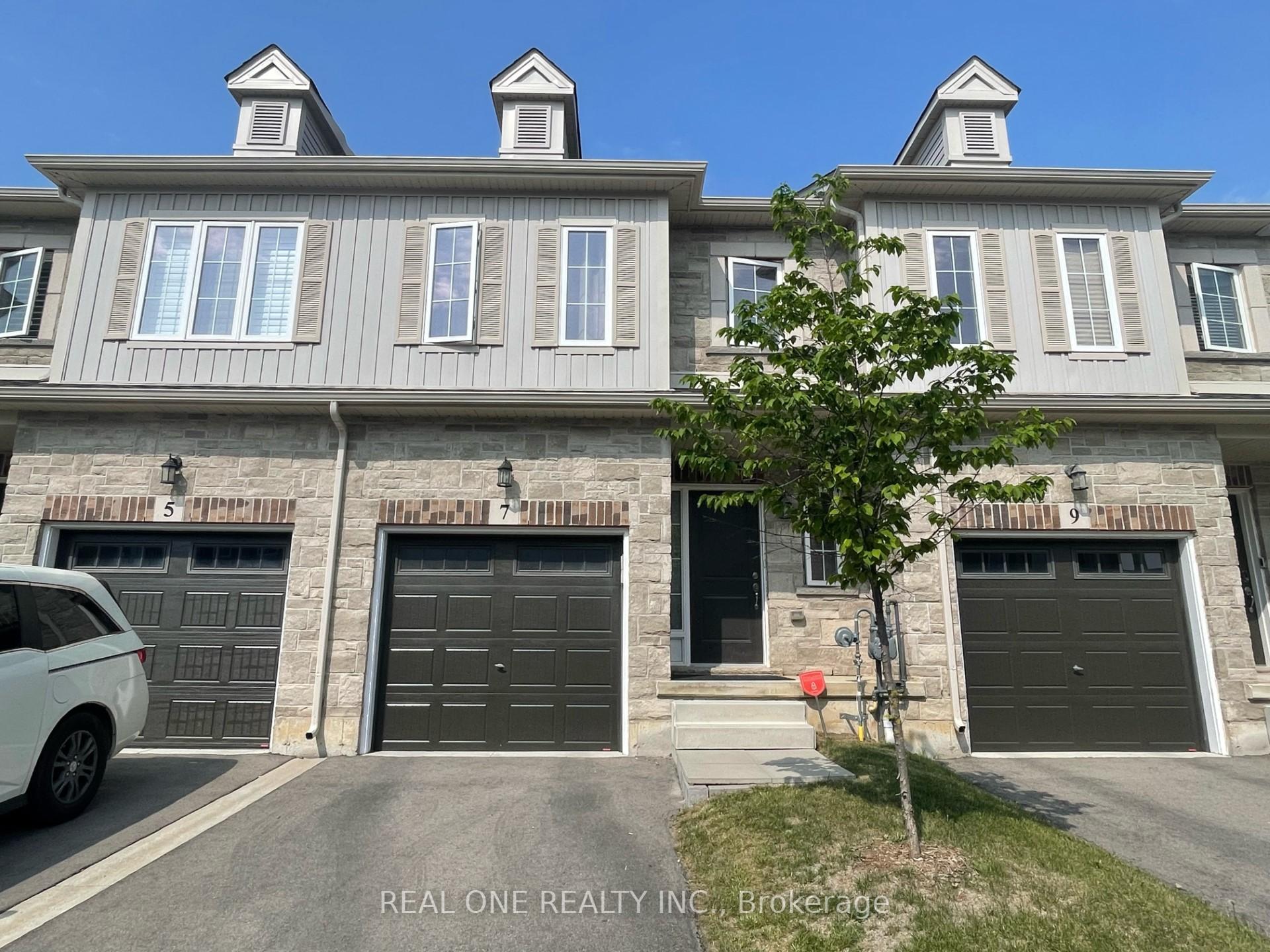 7 Sharp Drive, Hamilton, ON L9K 0J9