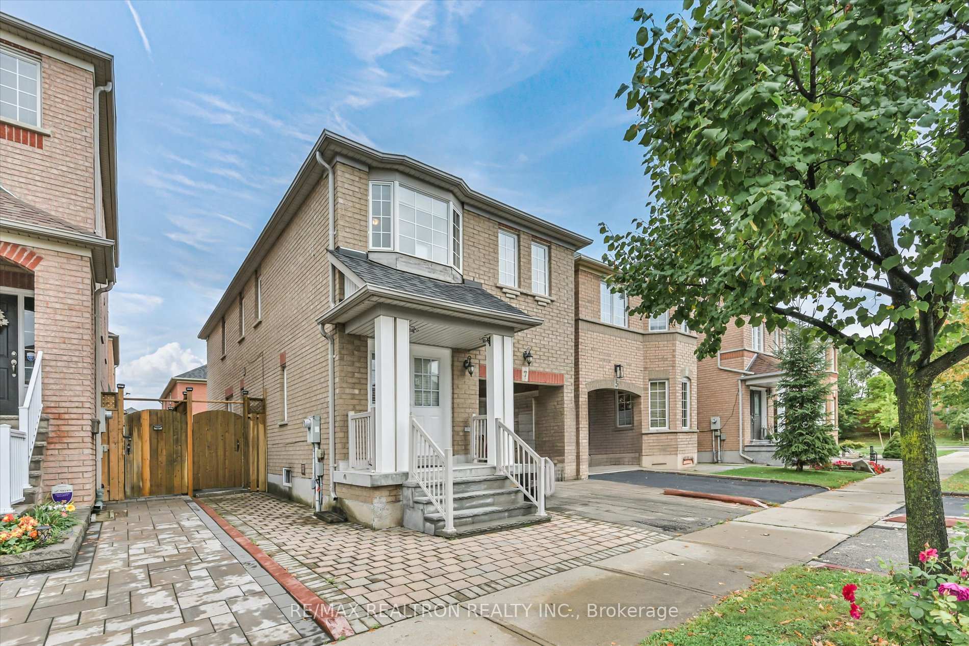7 Via Cassia Drive, Toronto, ON M6M 5K8