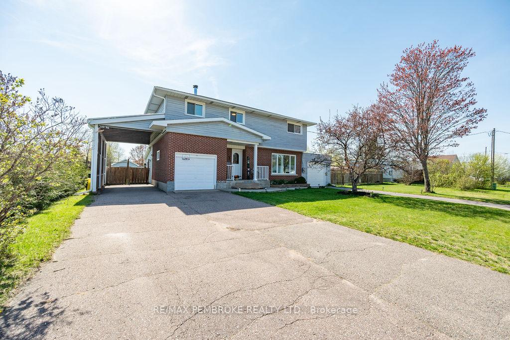 7 Violet Street, Petawawa, ON K8H 2C2