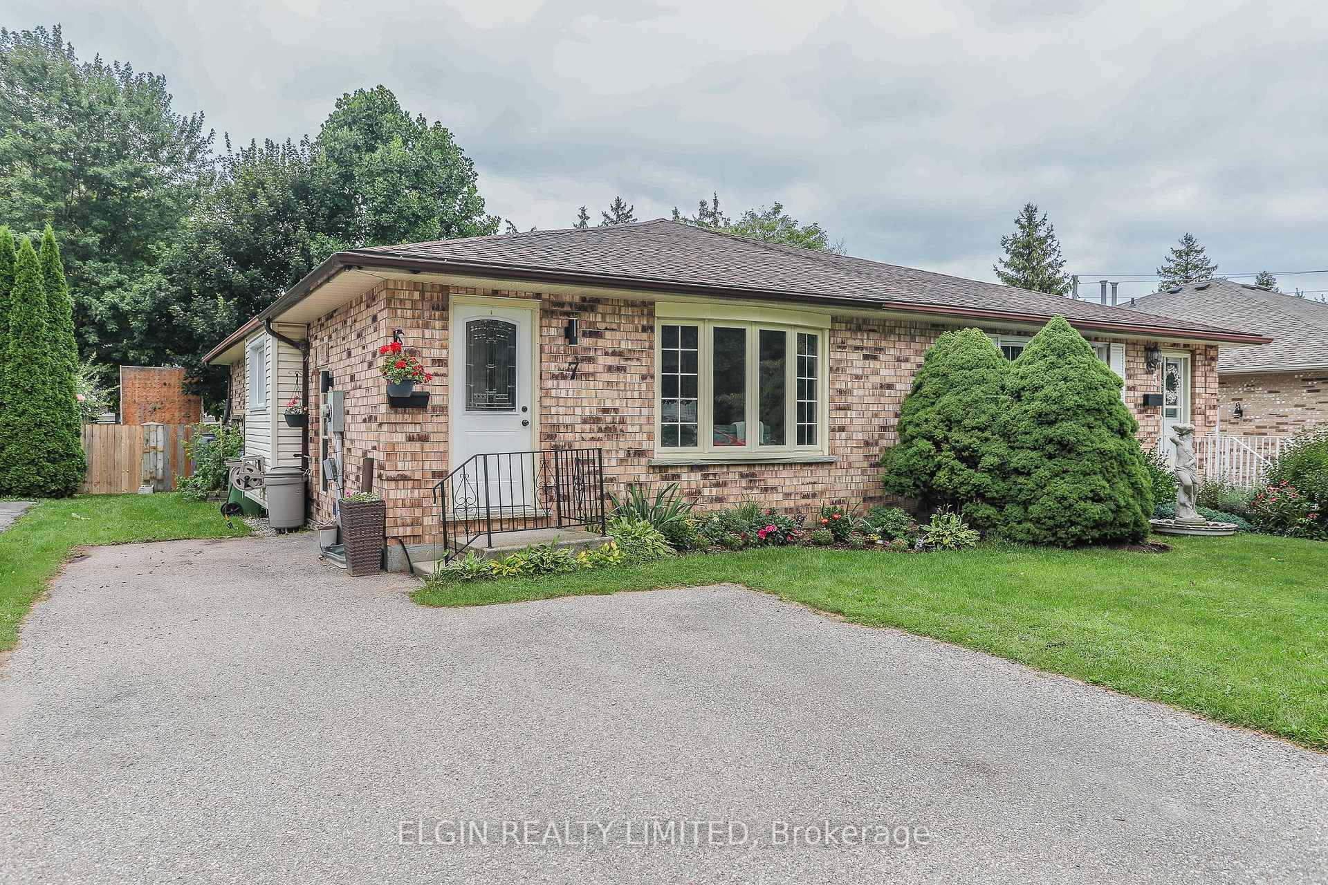 7 Willow Street, St. Thomas, ON N5R 5Z7