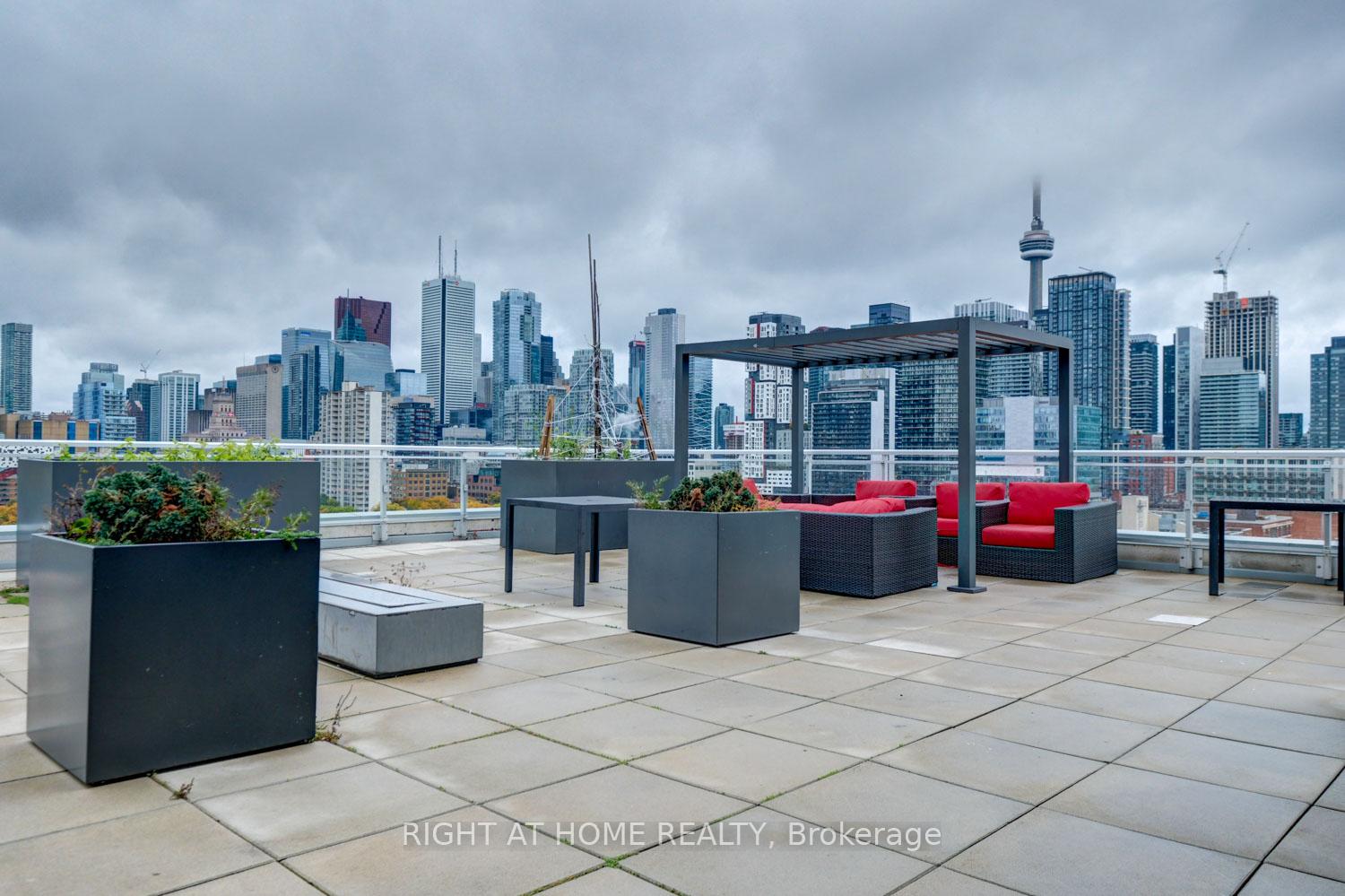701 - 10 Willison Square, Toronto, ON M5T 0A8