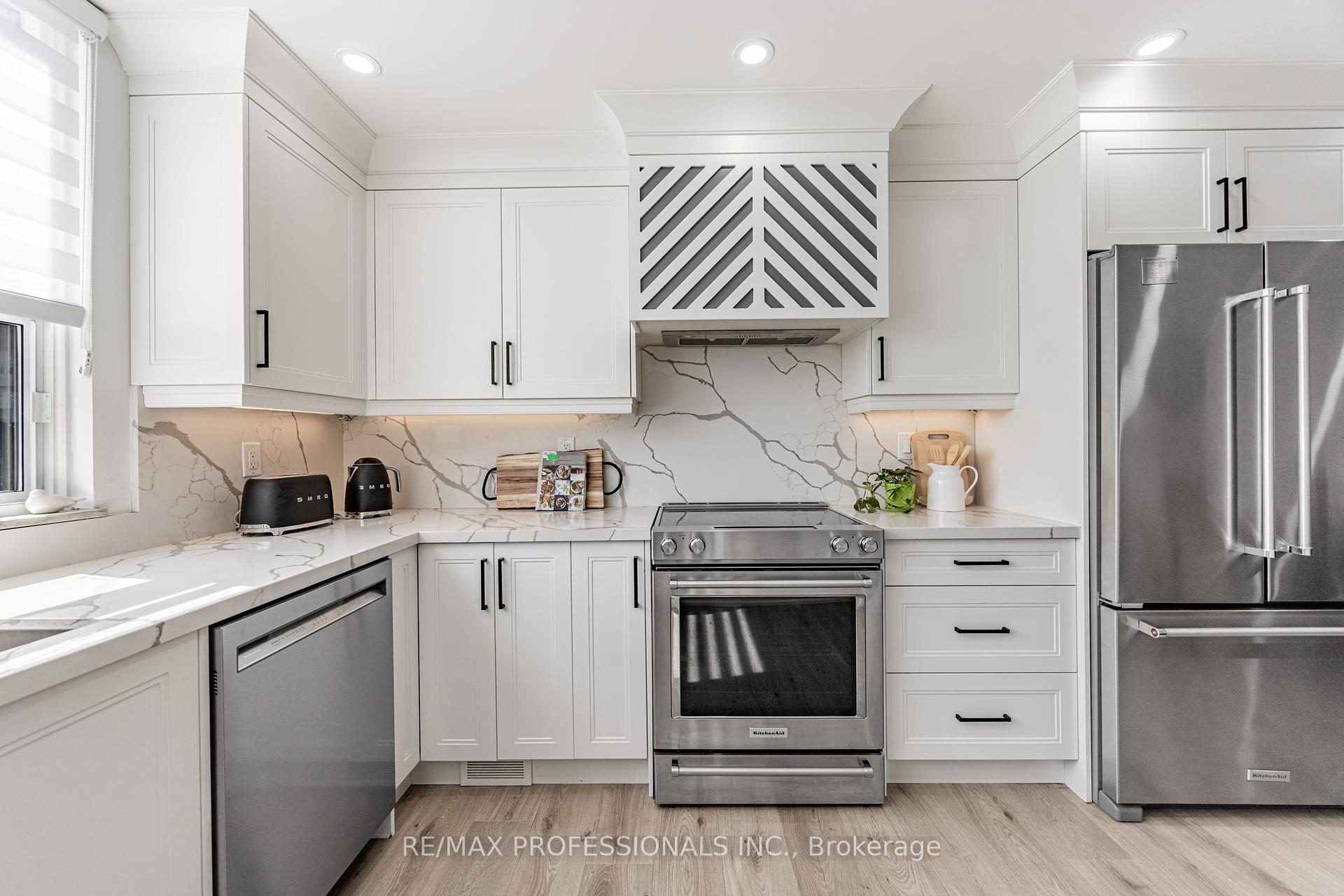 701 - 355 Rathburn Road E, Mississauga, ON L4Z 1H4