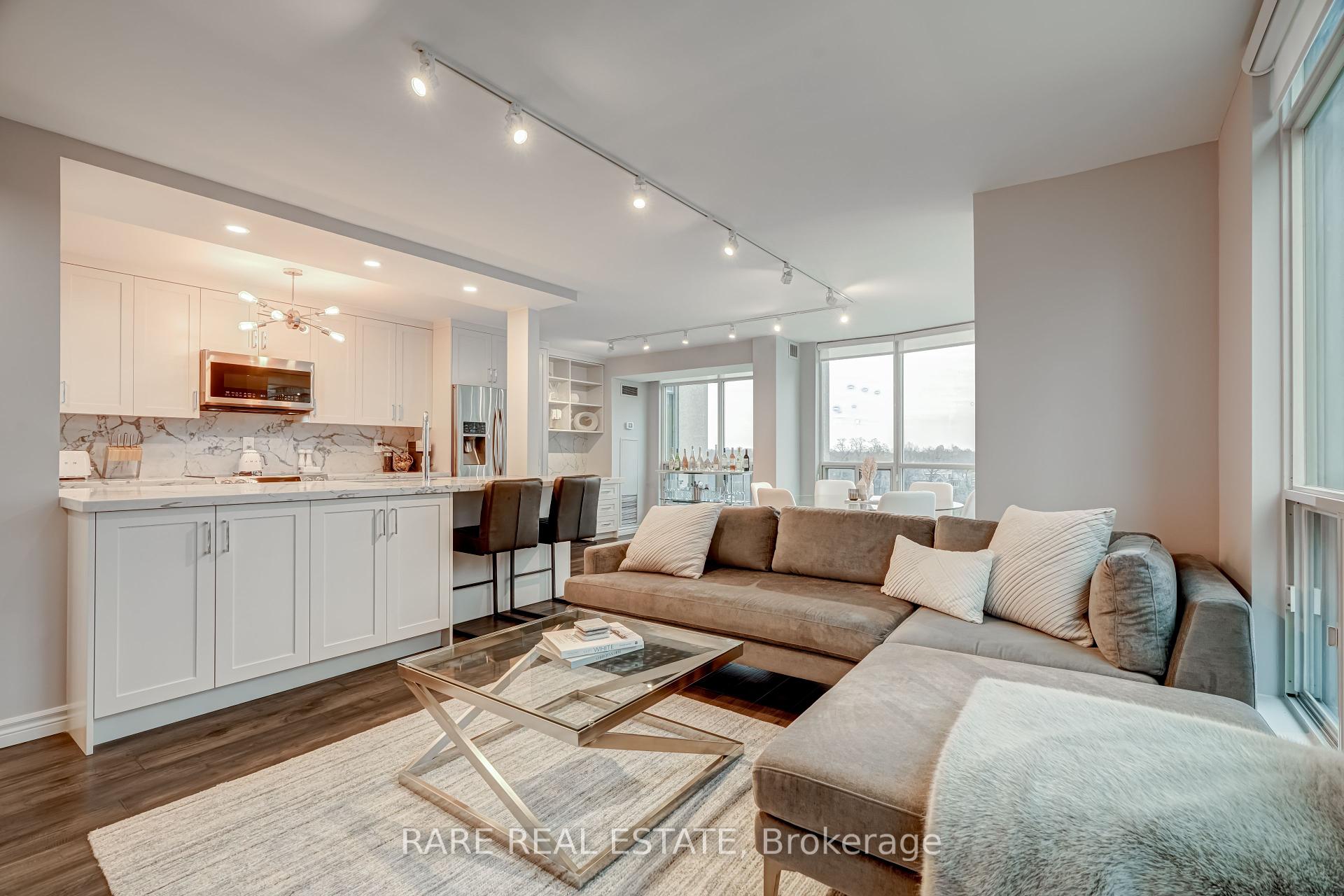 701 - 942 Yonge Street, Toronto, ON M4W 3S8