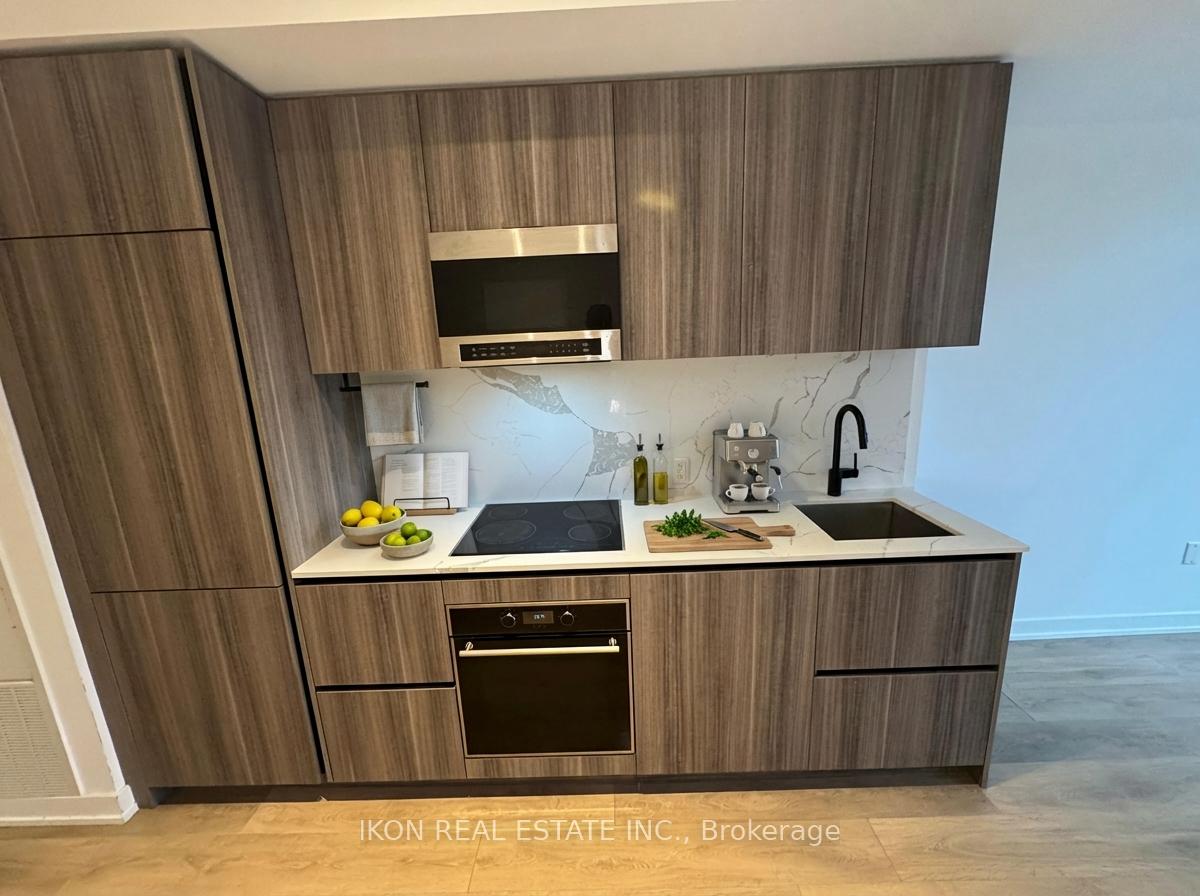 702 - 117 Broadway Avenue, Toronto, ON M4P 1V3