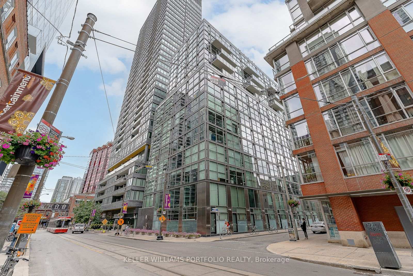 702 - 25 Oxley Street, Toronto, ON M5V 2J5