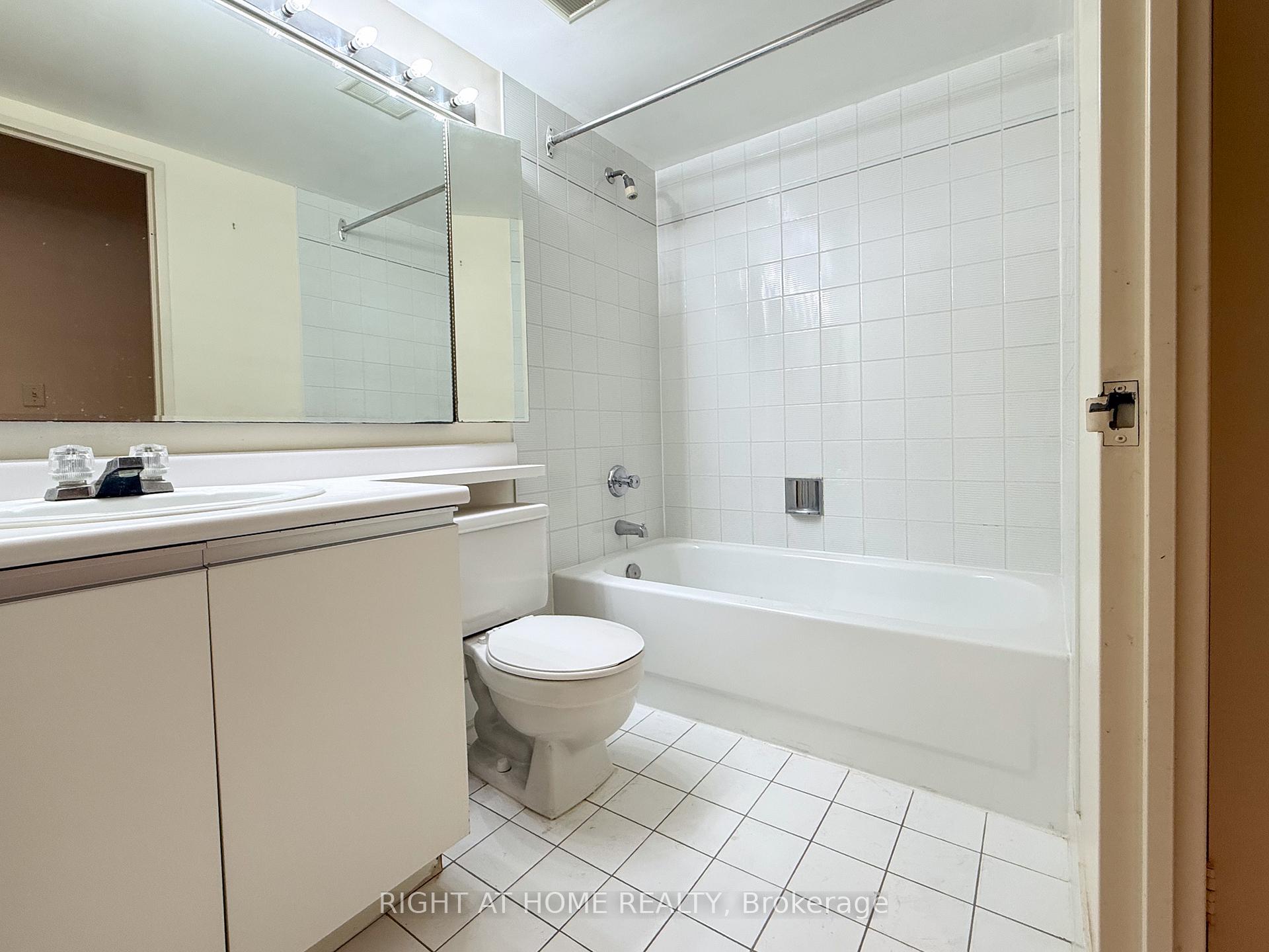 702 - 335 Webb Drive, Mississauga, ON L5B 4A1