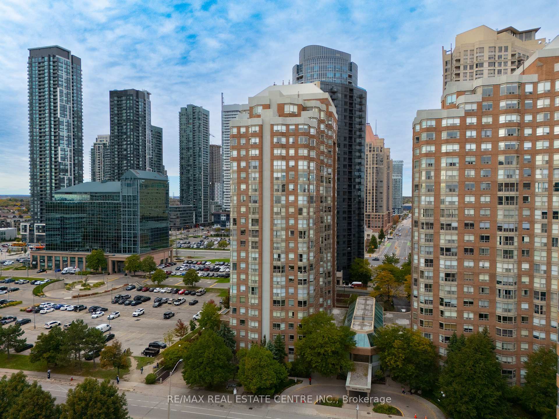 702 - 335 Webb Drive, Mississauga, ON L5B 4A1