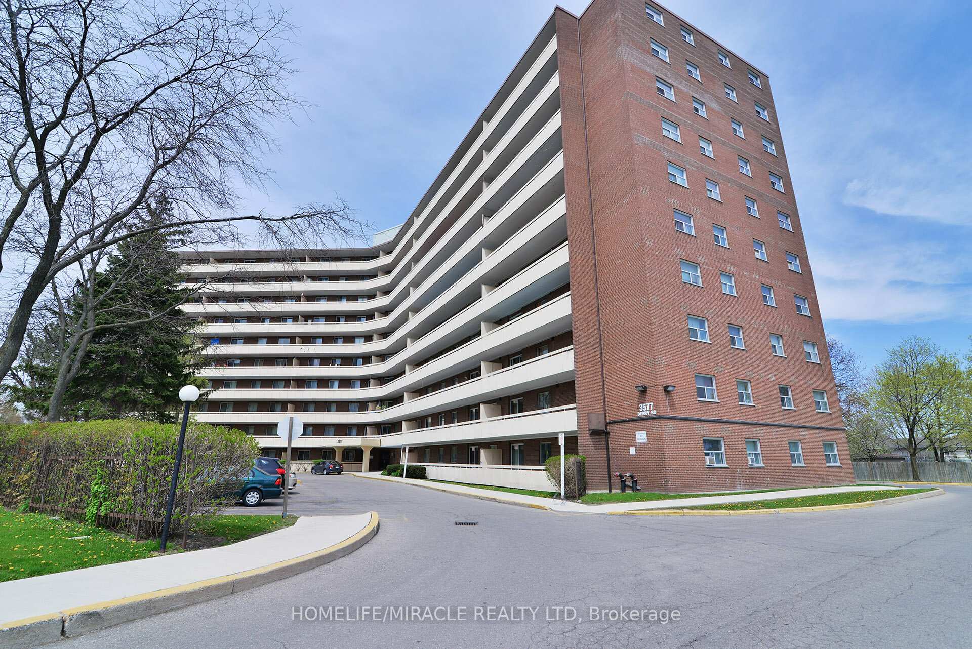 702 - 3577 Derry Road E, Mississauga, ON L4T 1B3