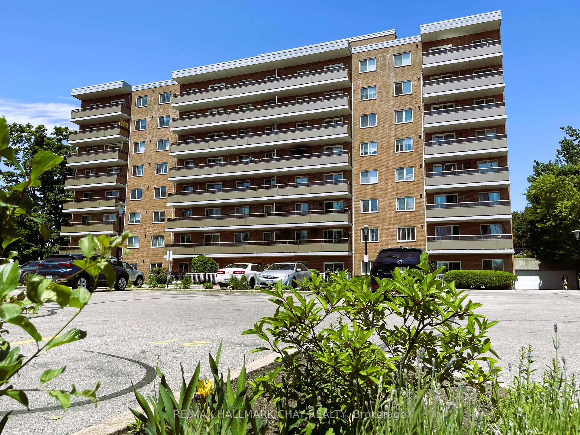 702 - 414 Blake Street, Barrie, ON L4M 5J7