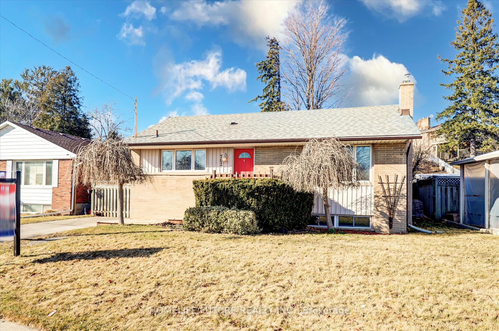 702 Emerson Avenue, Oshawa, ON L1H 3L3