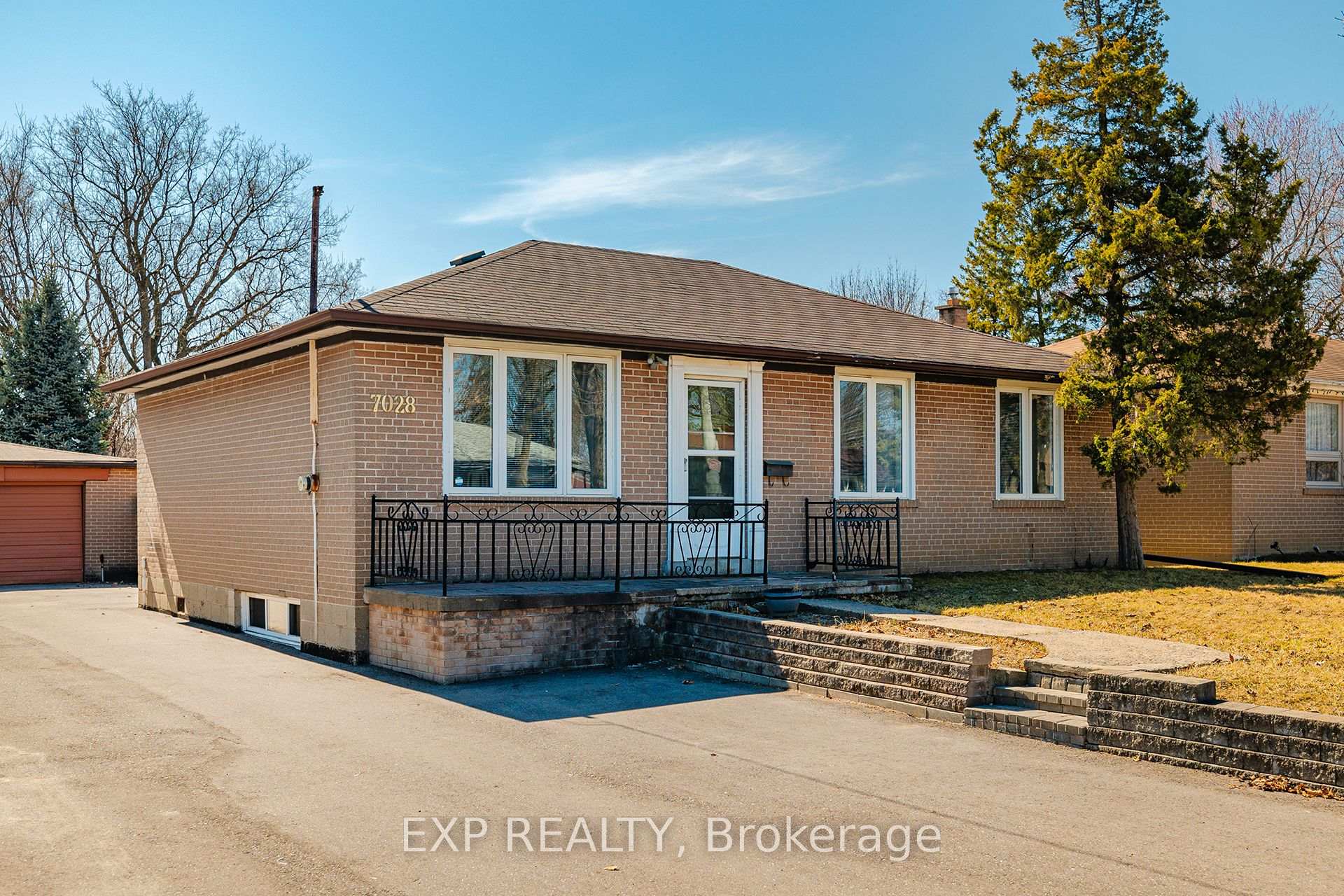 7028 Justine Drive, Mississauga, ON L4T 1M3