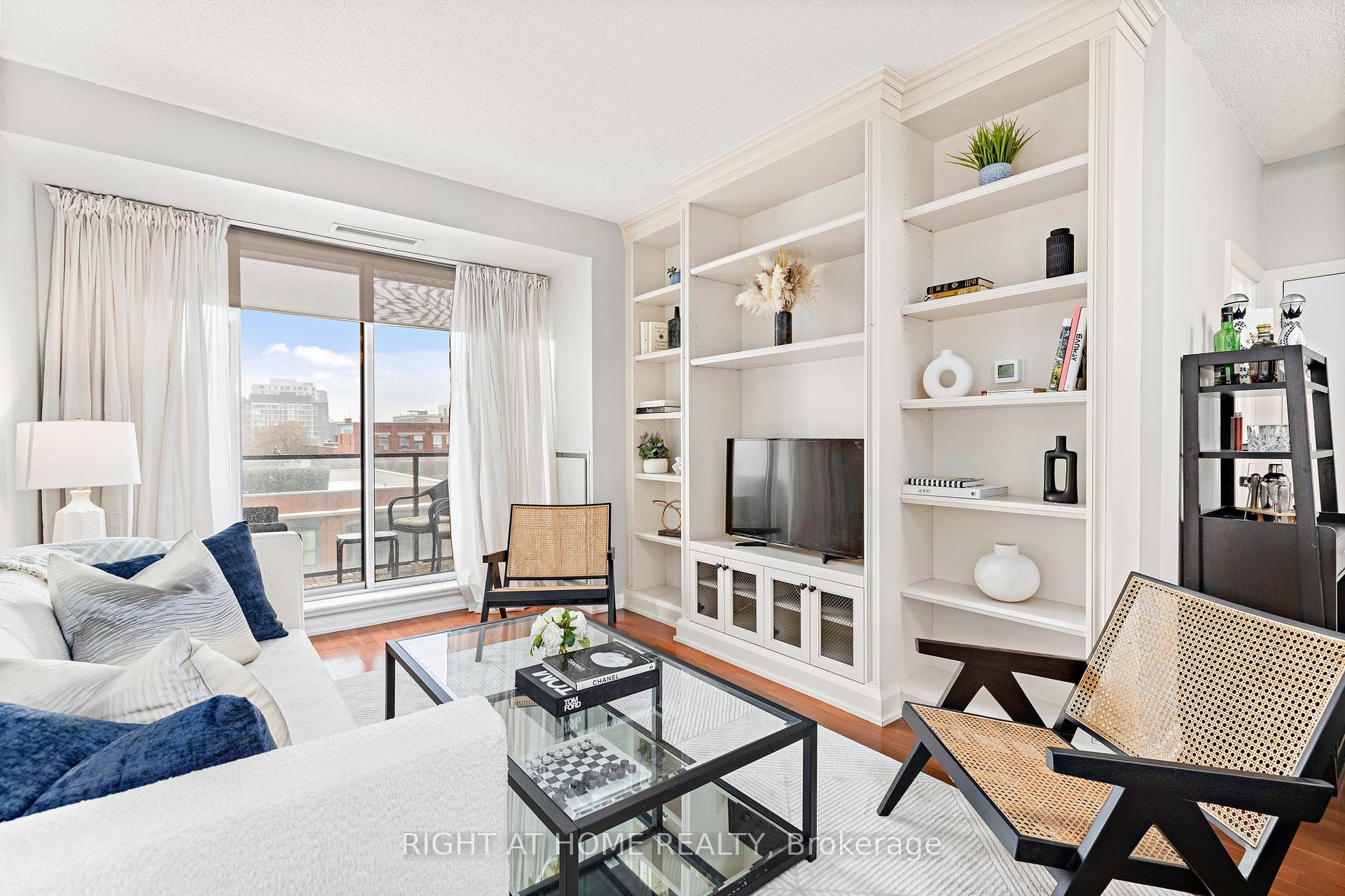 703 - 18 Beverley Street, Toronto, ON M5T 3L2