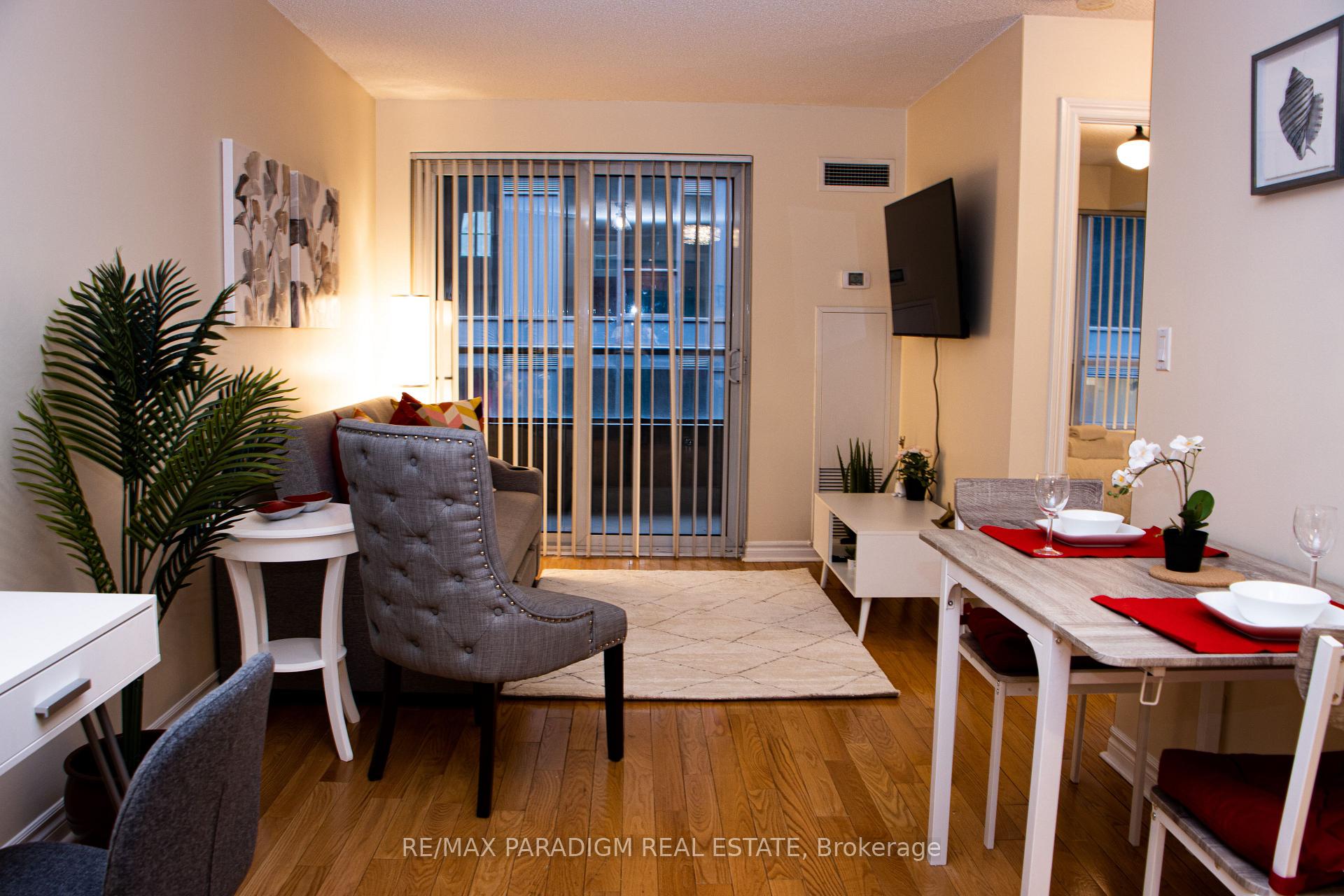 704 - 270 Wellington Street W, Toronto, ON M5V 3P5