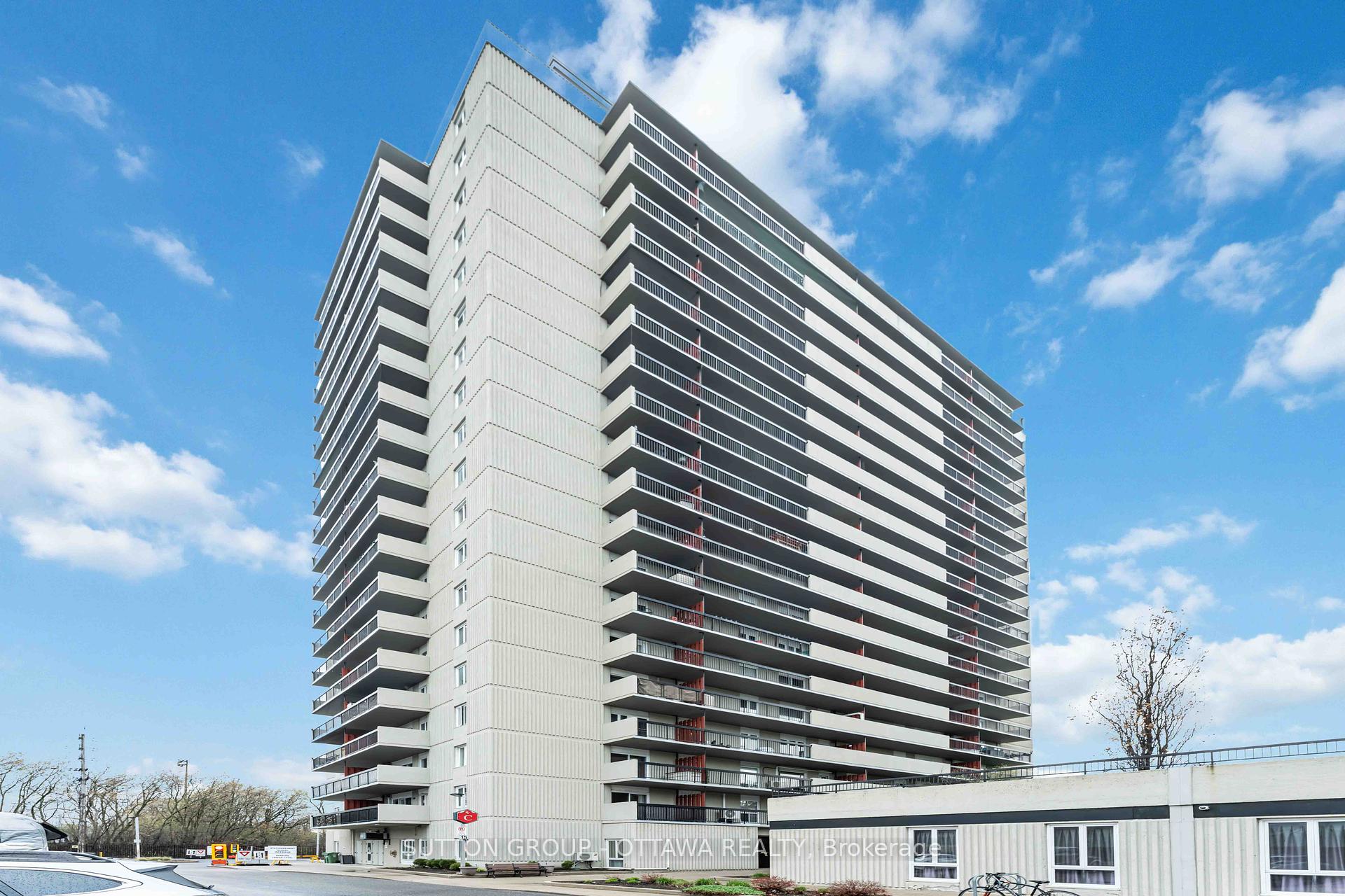 705 - 158C McArthur Avenue, Vanier and Kingsview Park, ON K1L 8E7