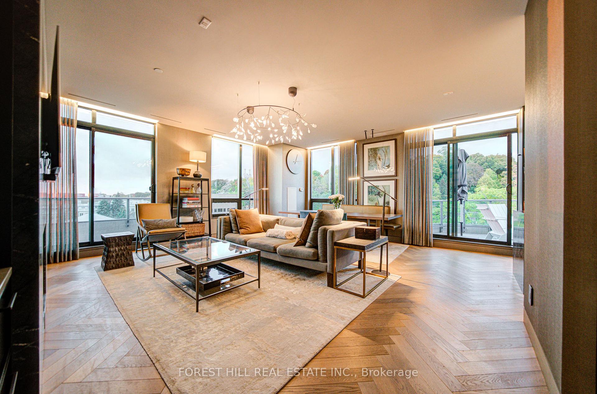 706 - 377 Madison Avenue, Toronto, ON M4V 3E1