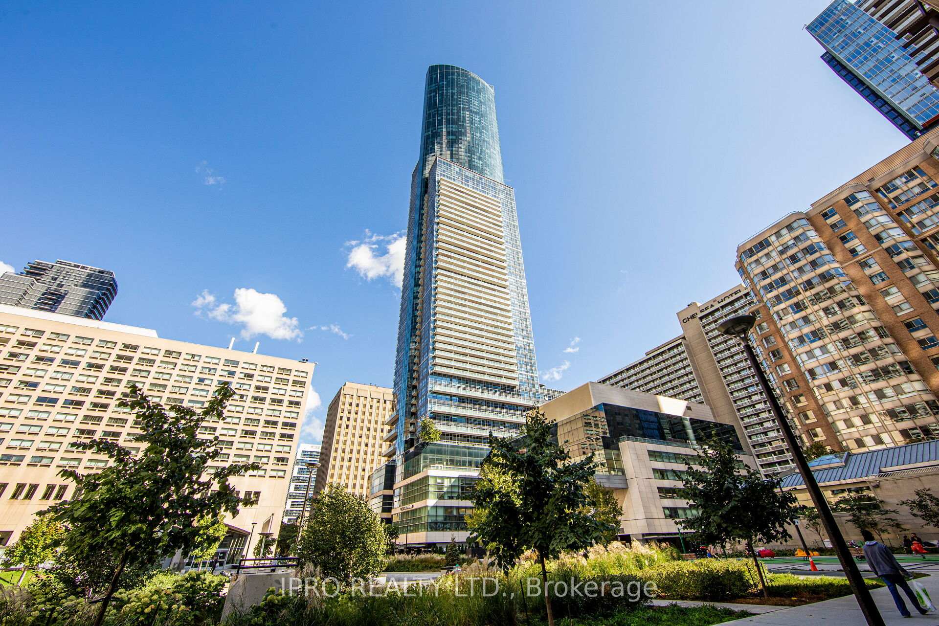 708 - 386 Yonge Street, Toronto, ON M5B 0A5