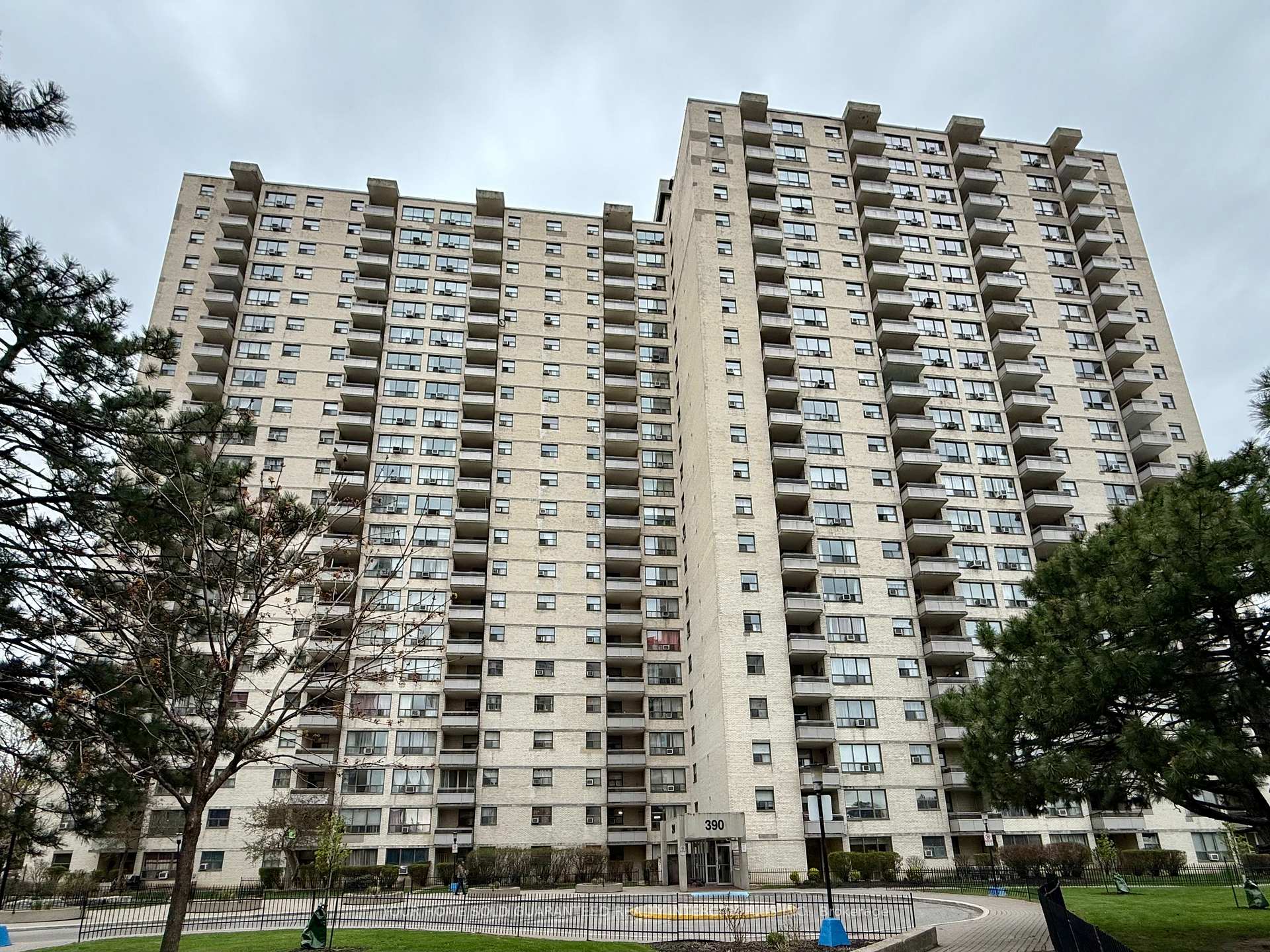 708 - 390 Dixon Road, Toronto, ON M9R 1T4