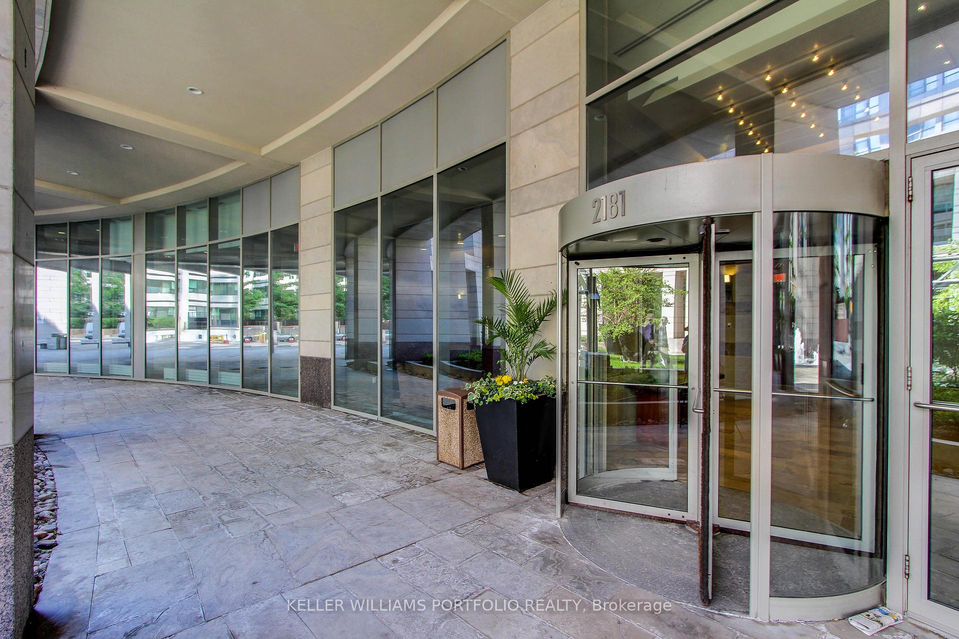 709 - 2181 Yonge Street, Toronto, ON M4S 3H7