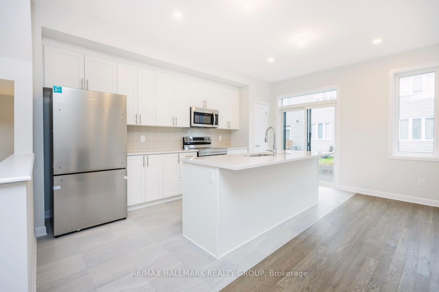 709 Sebastian Street, Orleans - Cumberland and Area, ON K4A 5L1