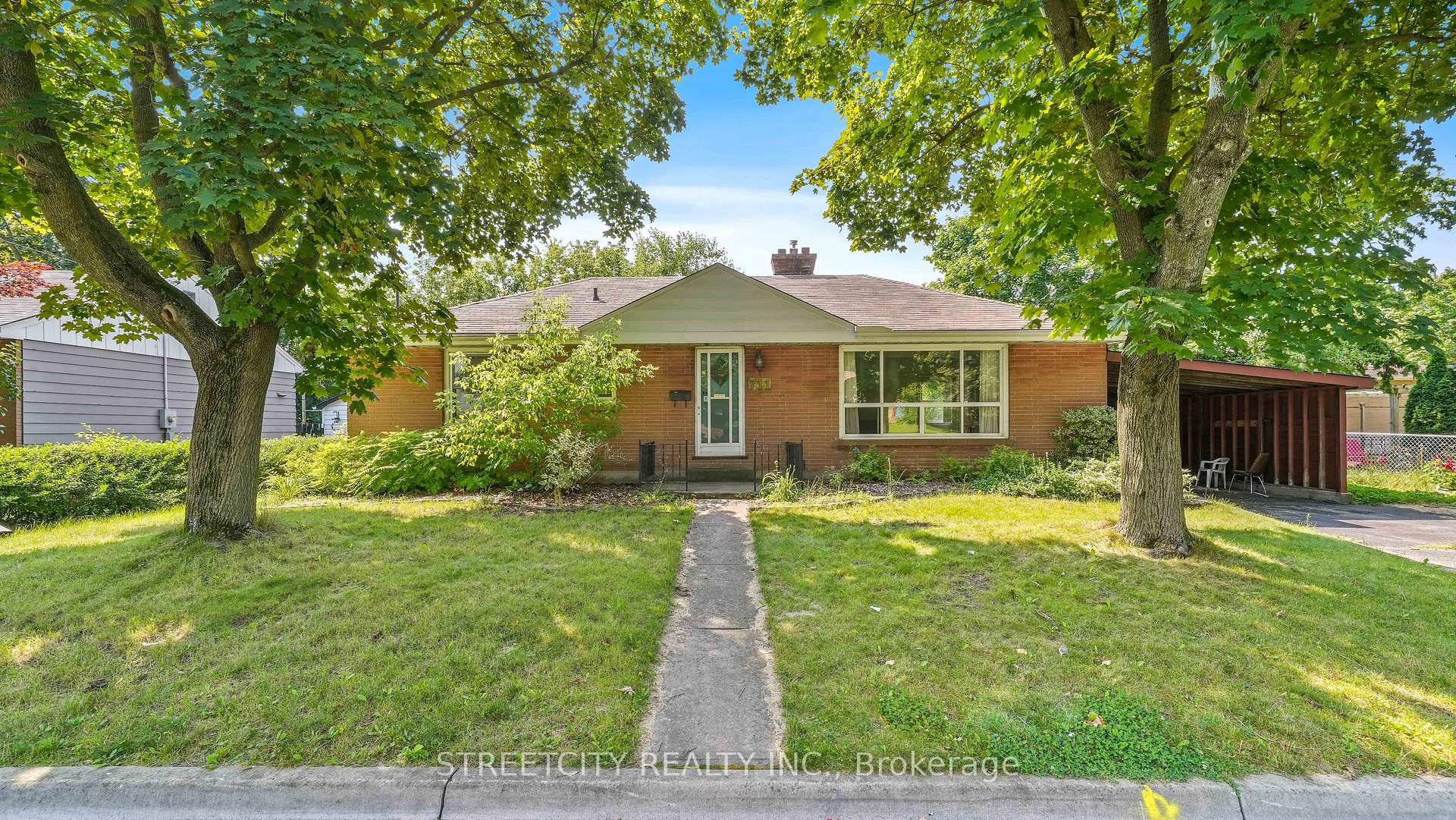 711 Victoria Street, London East, ON N5Y 4C5