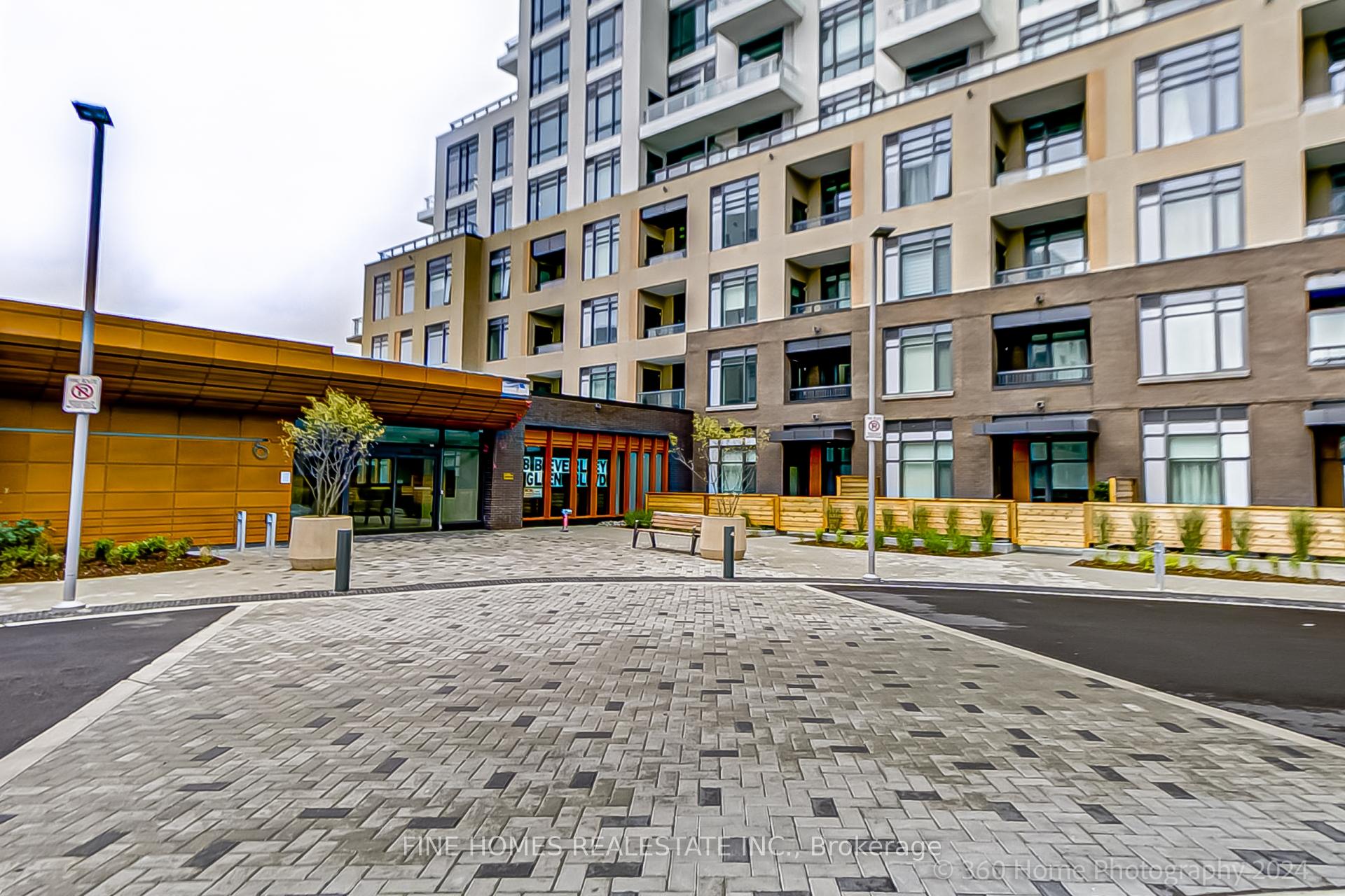 712 - 8 Beverley Glen Boulevard, Vaughan, ON L4J 0L4