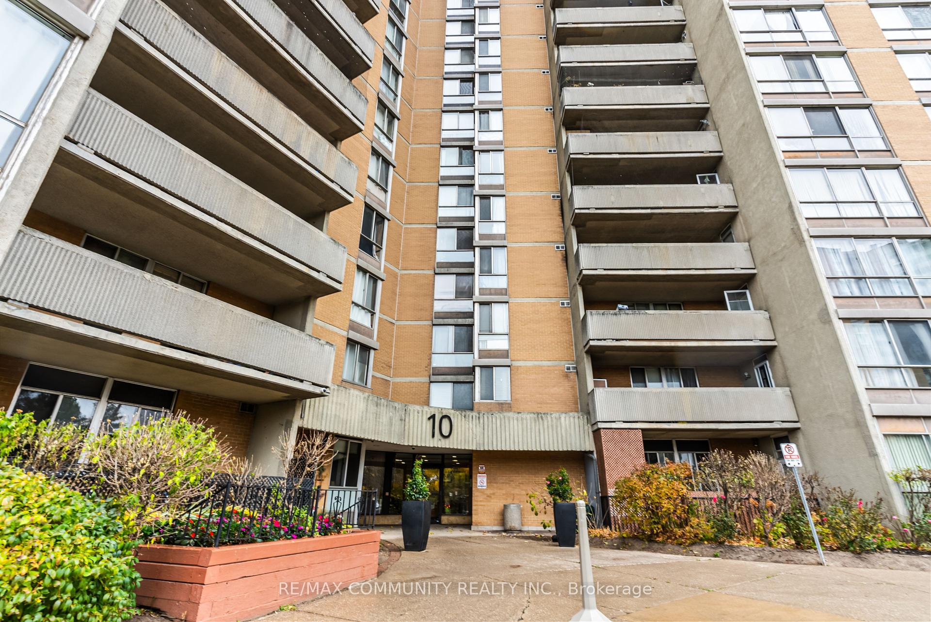 713 - 10 Martha Eaton Way, Toronto, ON M6M 5B3