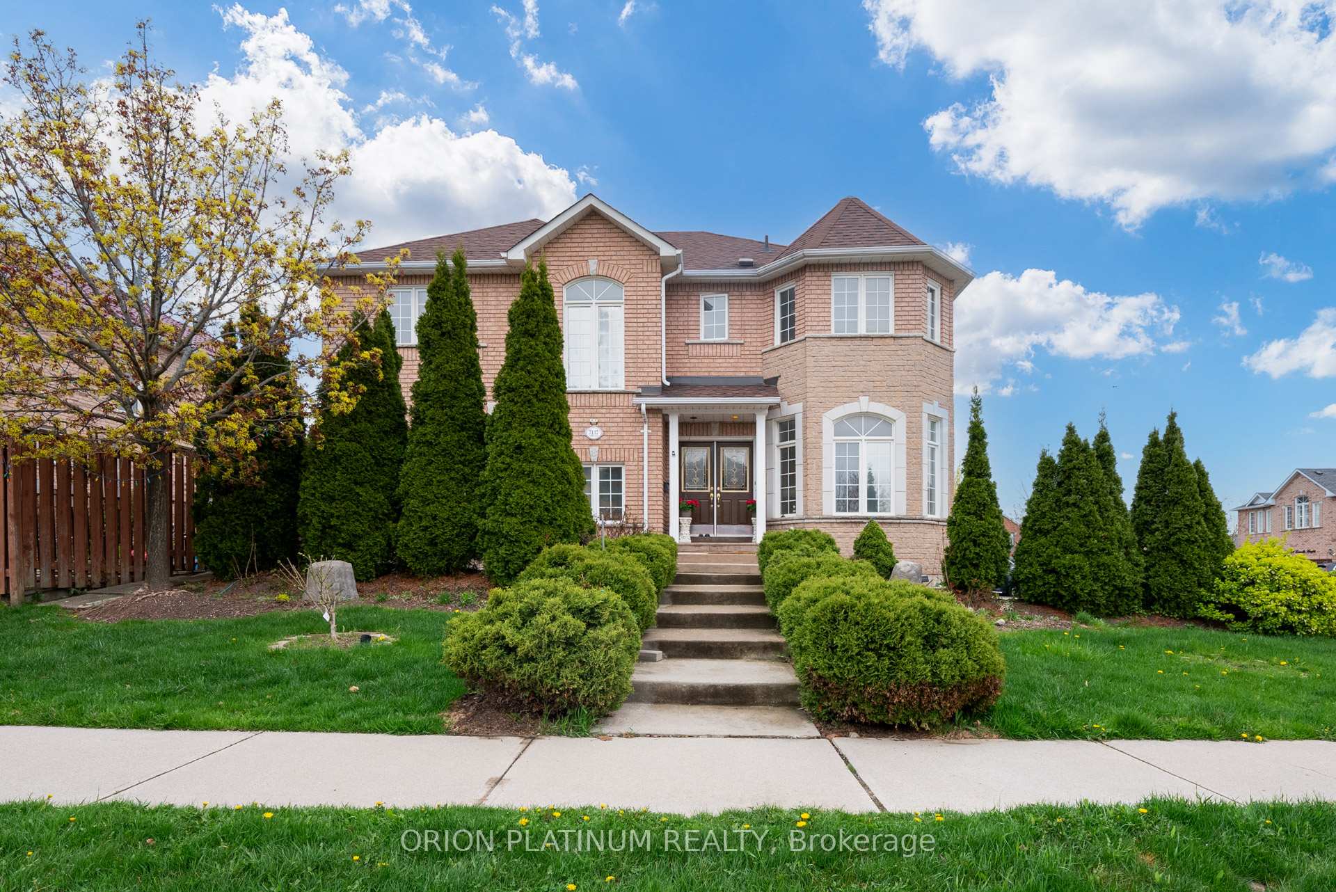 7137 Lowville Heights, Mississauga, ON L5N 8E7