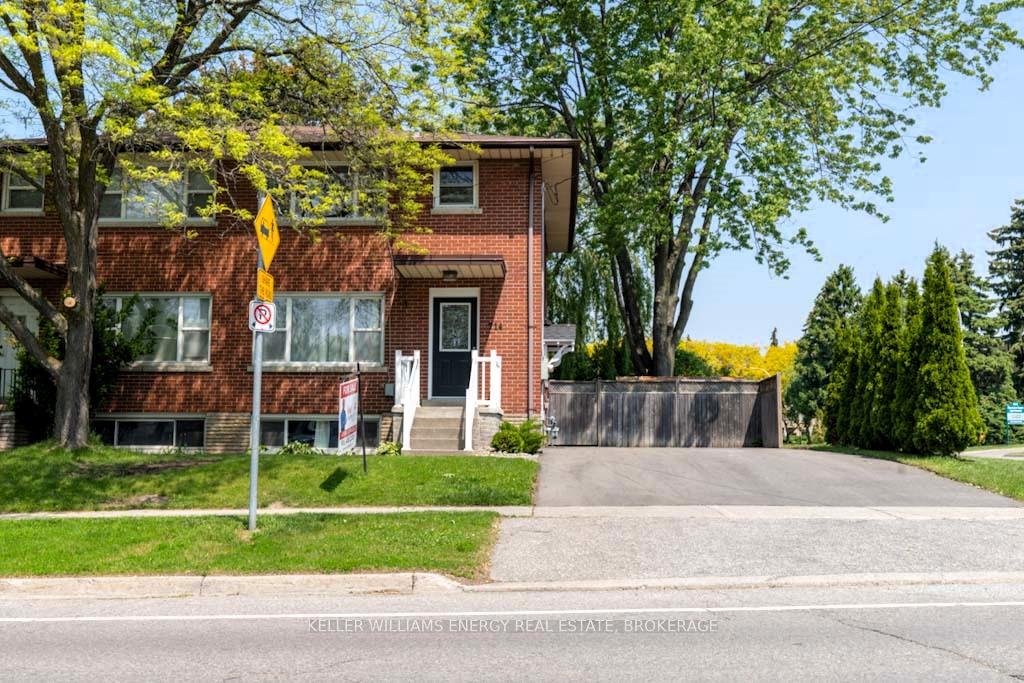 714 Dunlop Street W, Whitby, ON L1N 1V6