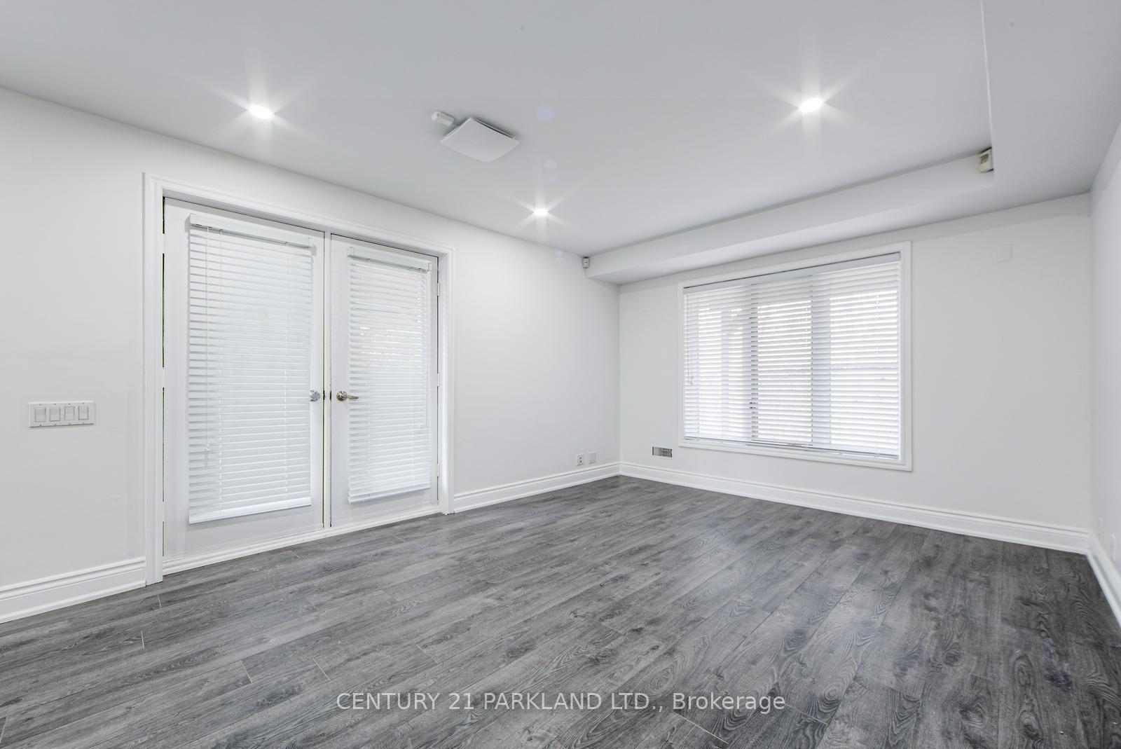 72 Chatsworth Court, Vaughan, ON L4L 7E9