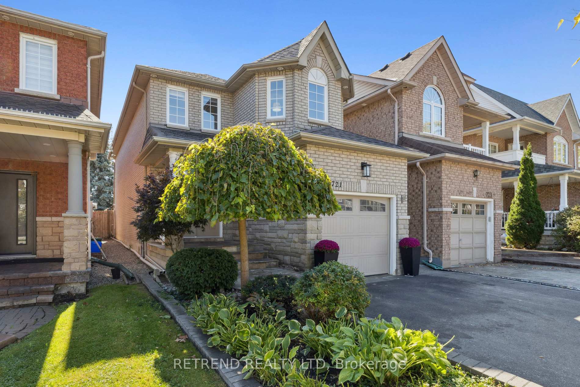 721 Swan Place, Pickering, ON L1X 2V7