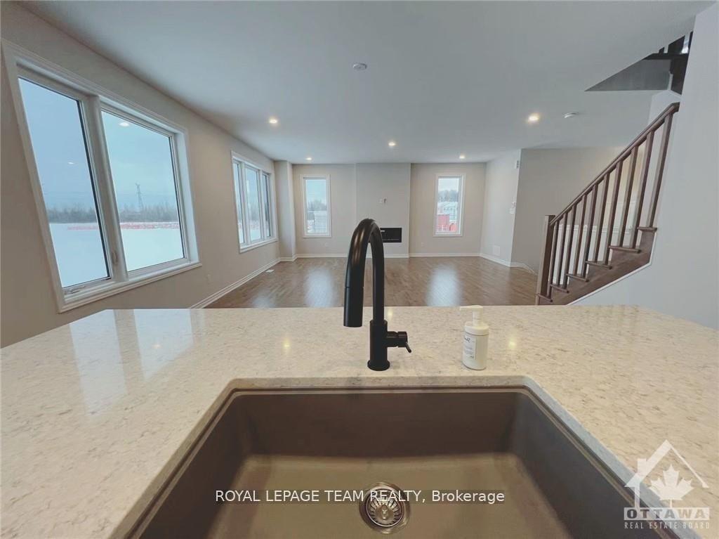 722 VENNECY Terrace, Orleans - Convent Glen and Area, ON K1W 0N3